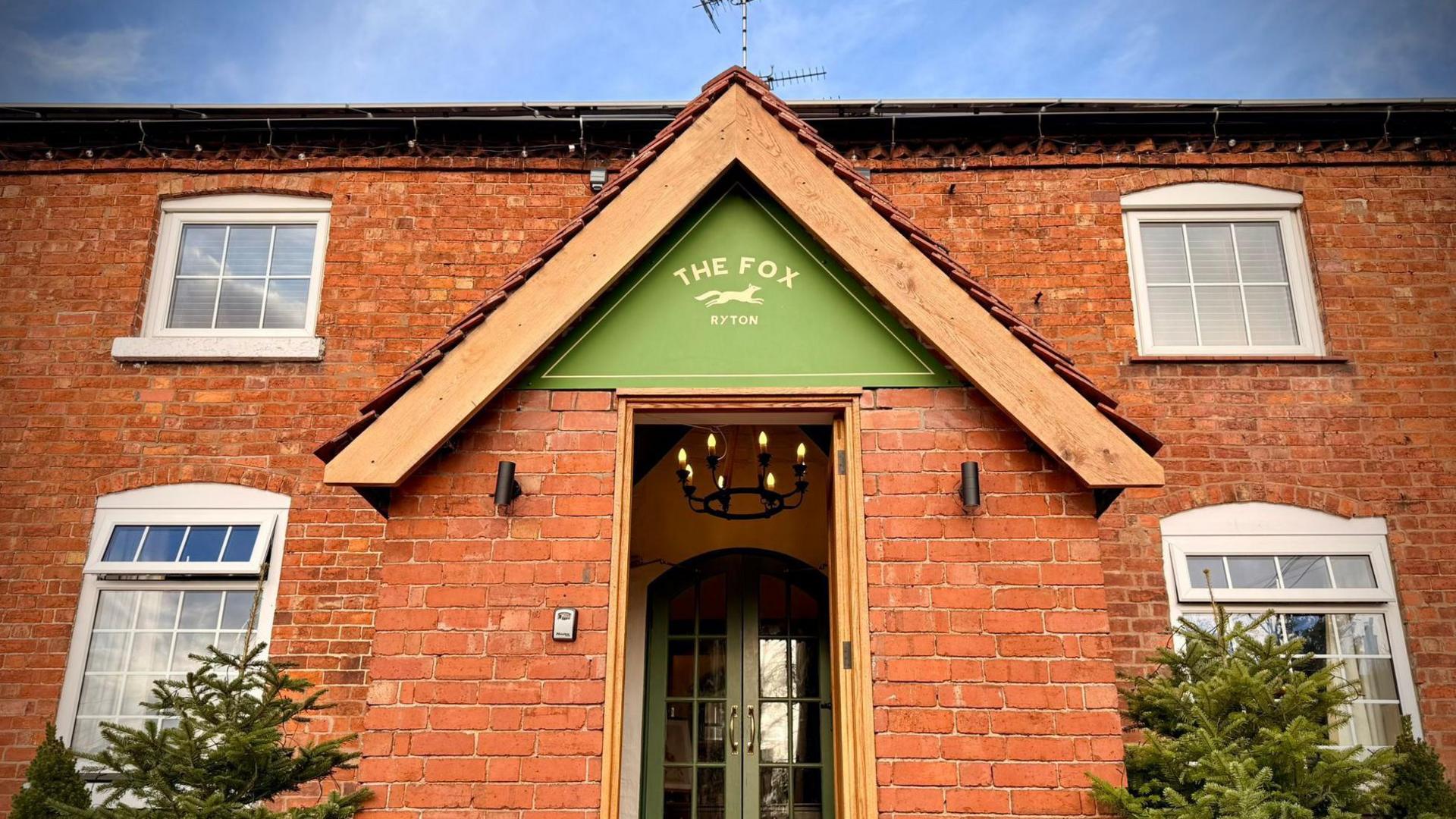 Shropshire pub saved by locals reopens for Christmas - BBC News