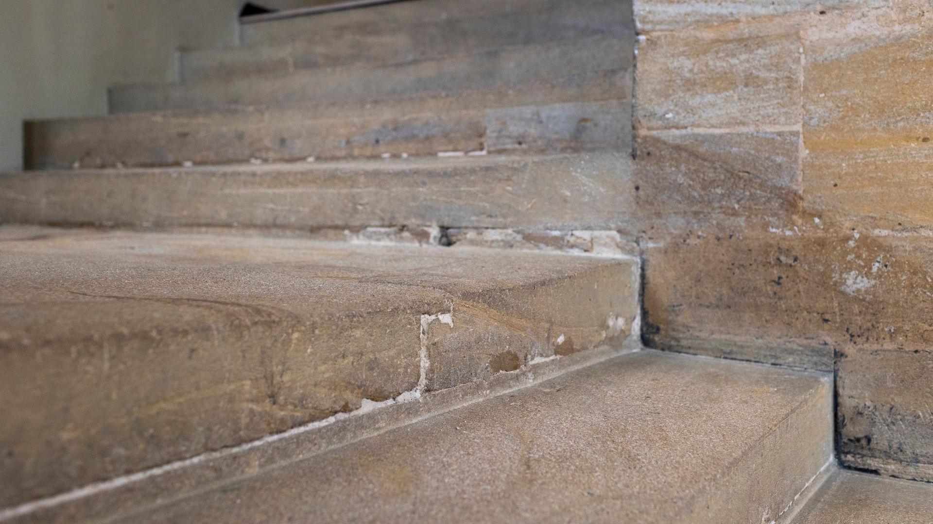 Restoration of 400-year-old staircases at Montacute House begins - BBC News