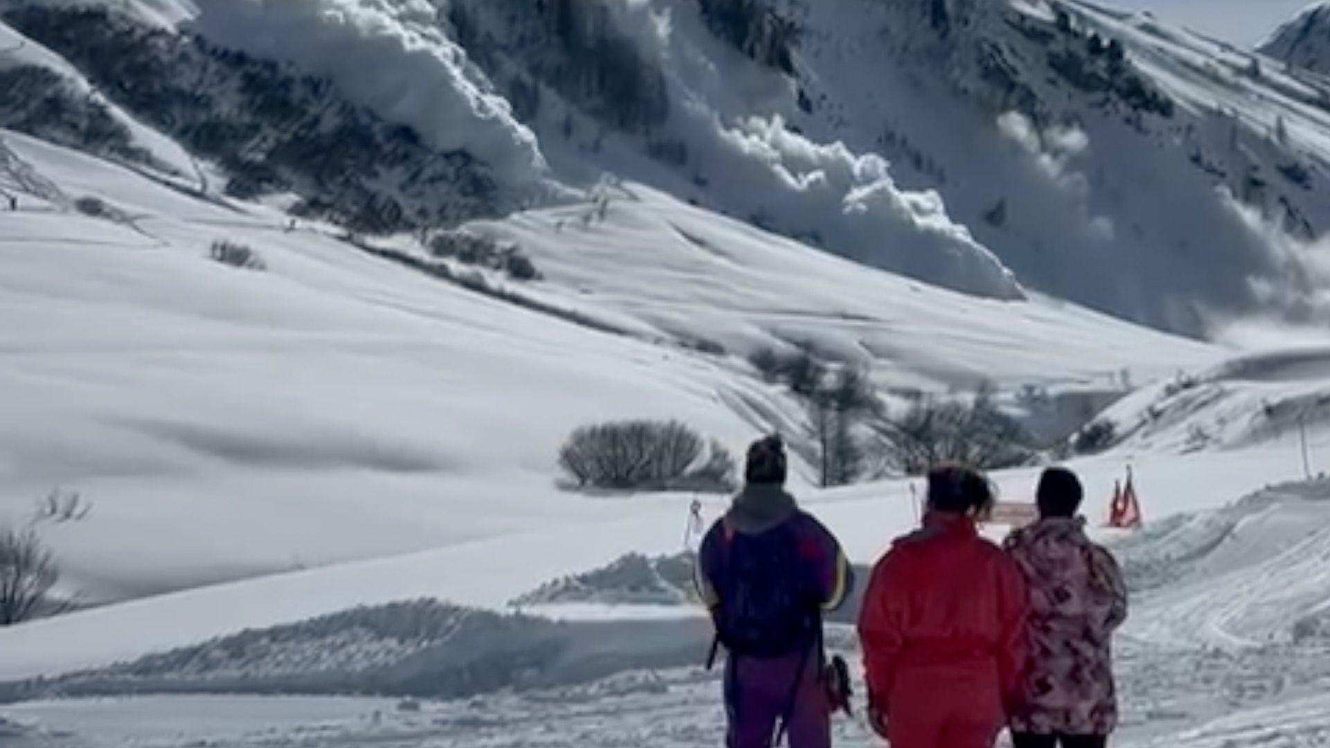 Two Britons among three dead in French Alps avalanche - BBC News