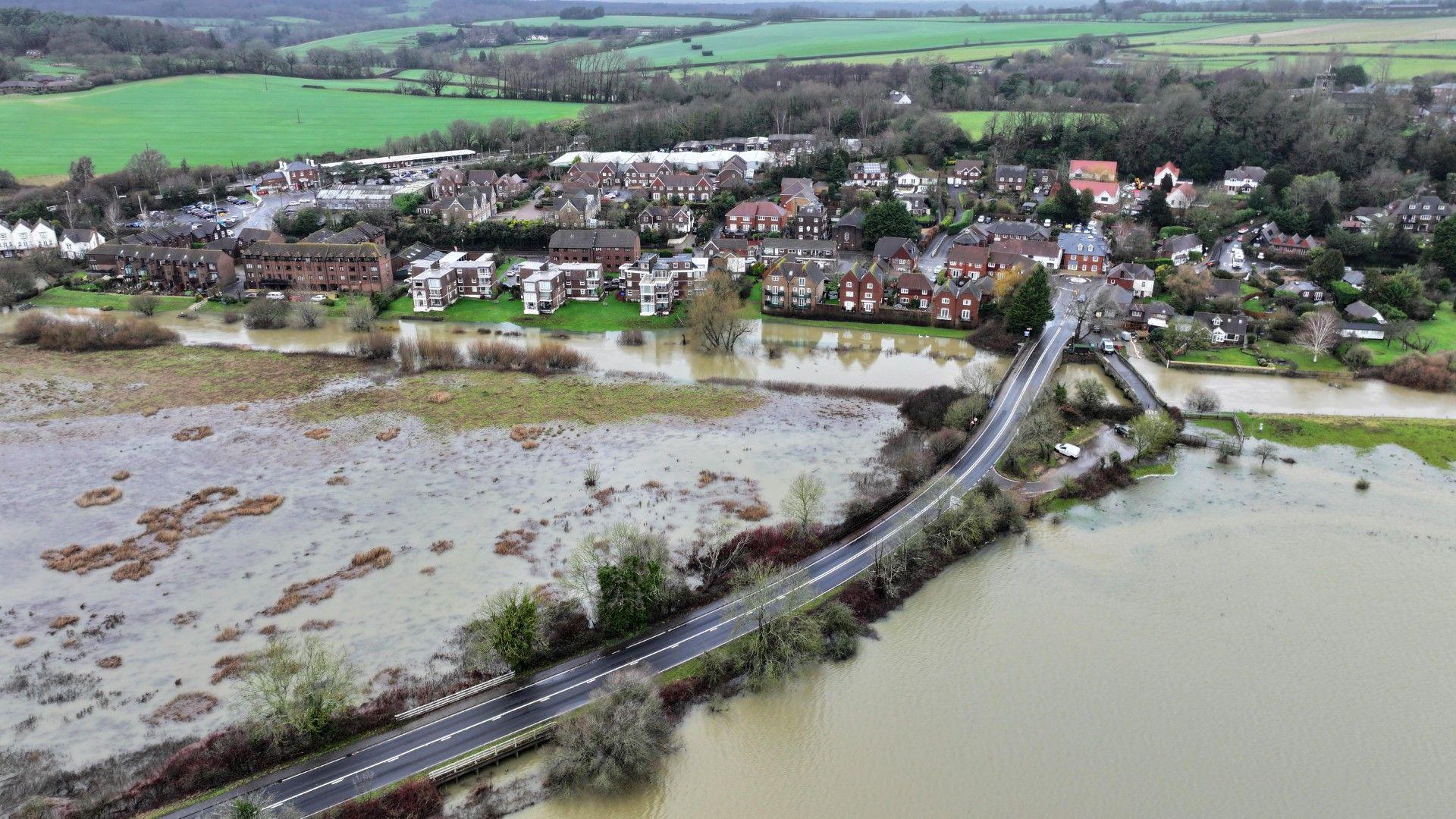 Flood warnings issued for South East amid Storm Chandra - BBC News