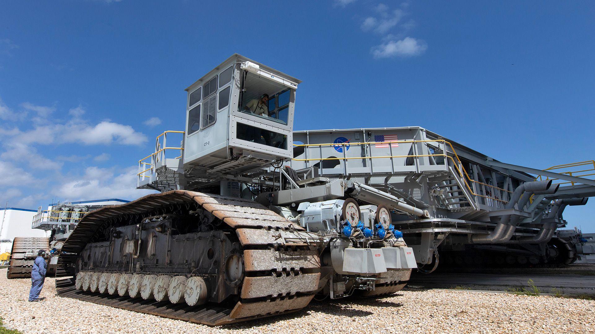 Artemis II: Nasa gets rocket ready for launch - BBC Newsround