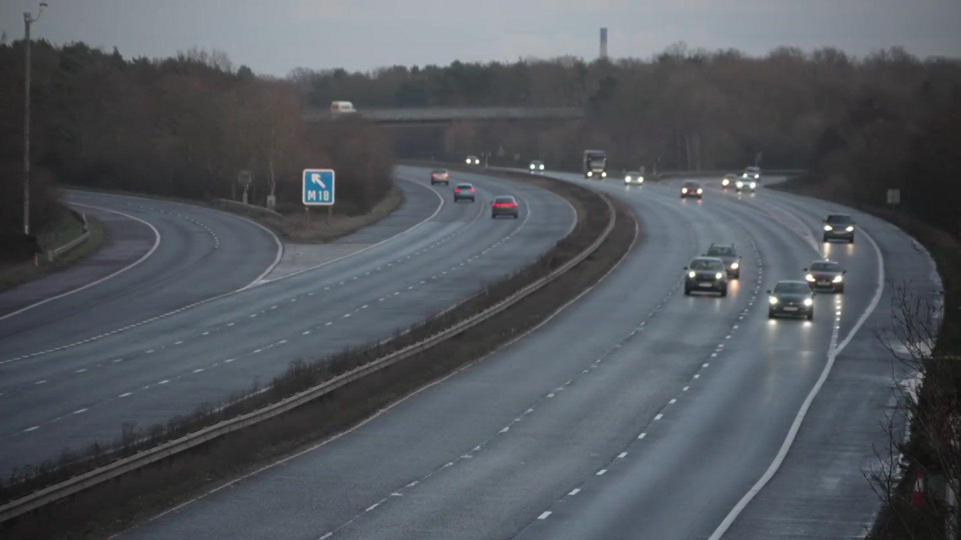 Driver suffers serious head injury in M62 crash - BBC News