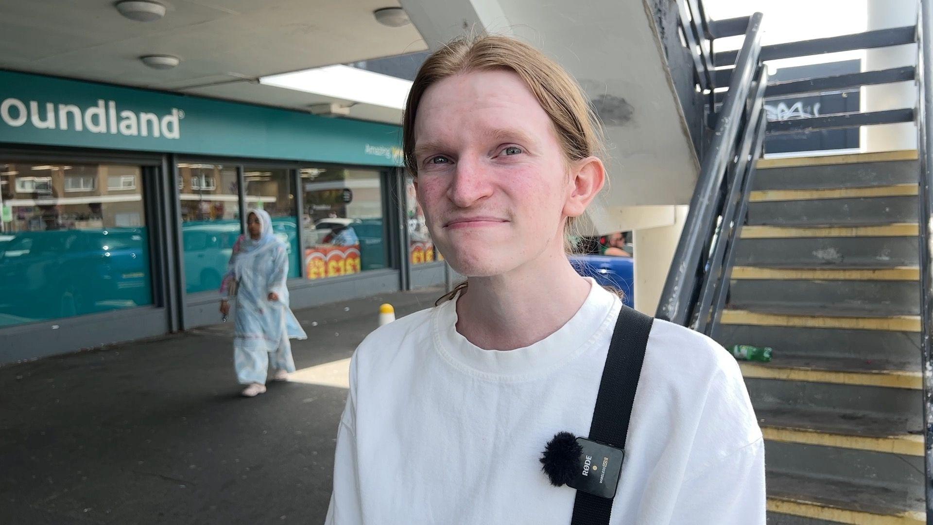 The Birmingham suburbs where one in three adults are jobless - BBC News