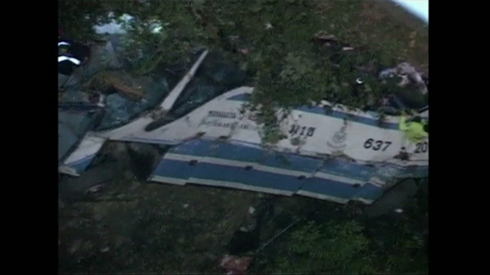 Thailand bus crash kills 30 people - BBC News