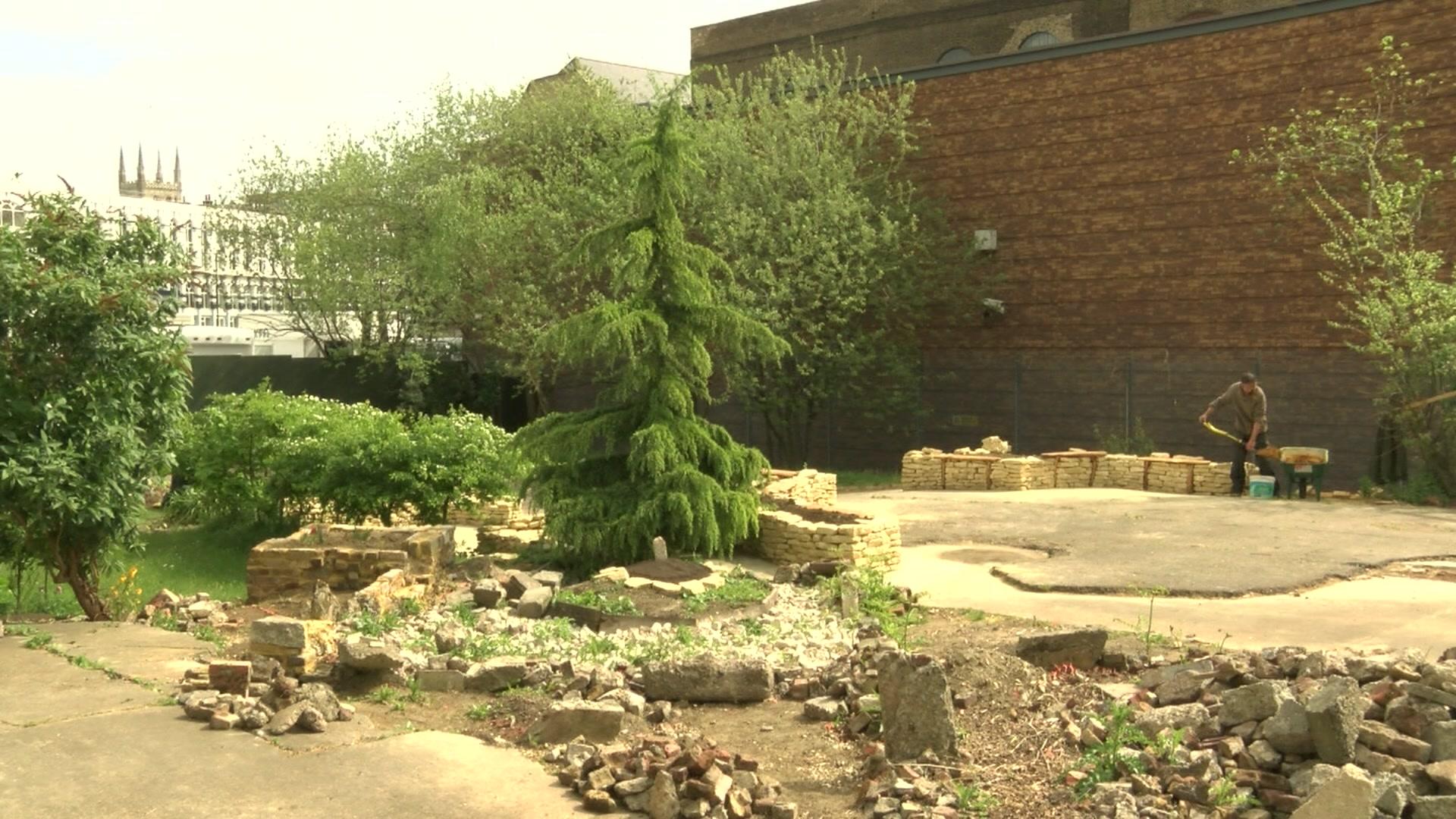 Crossbones: Historical London burial ground 'saved for decades' - BBC News
