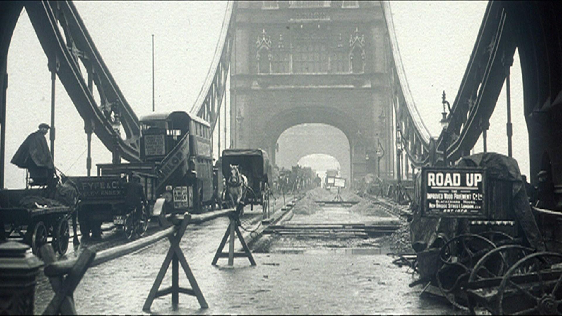 Tower Bridge closes until December for maintenance work - BBC News