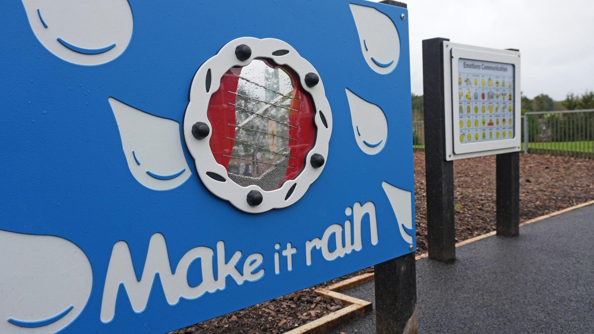 Park in Salisbury made wheelchair-friendly after refurbishment - BBC News
