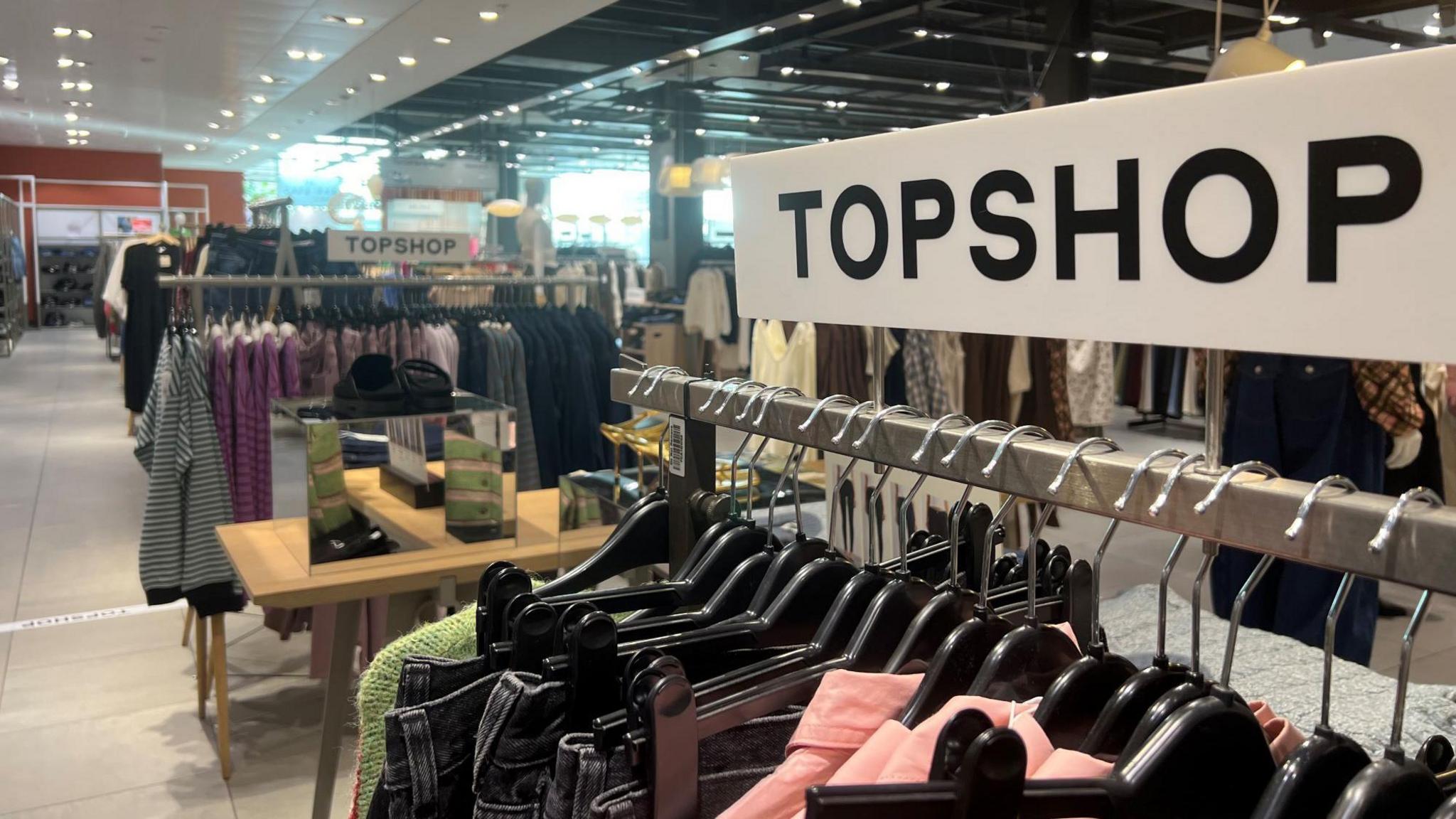 Topshop returns to Chelmsford as it opens in John Lewis shop - BBC News