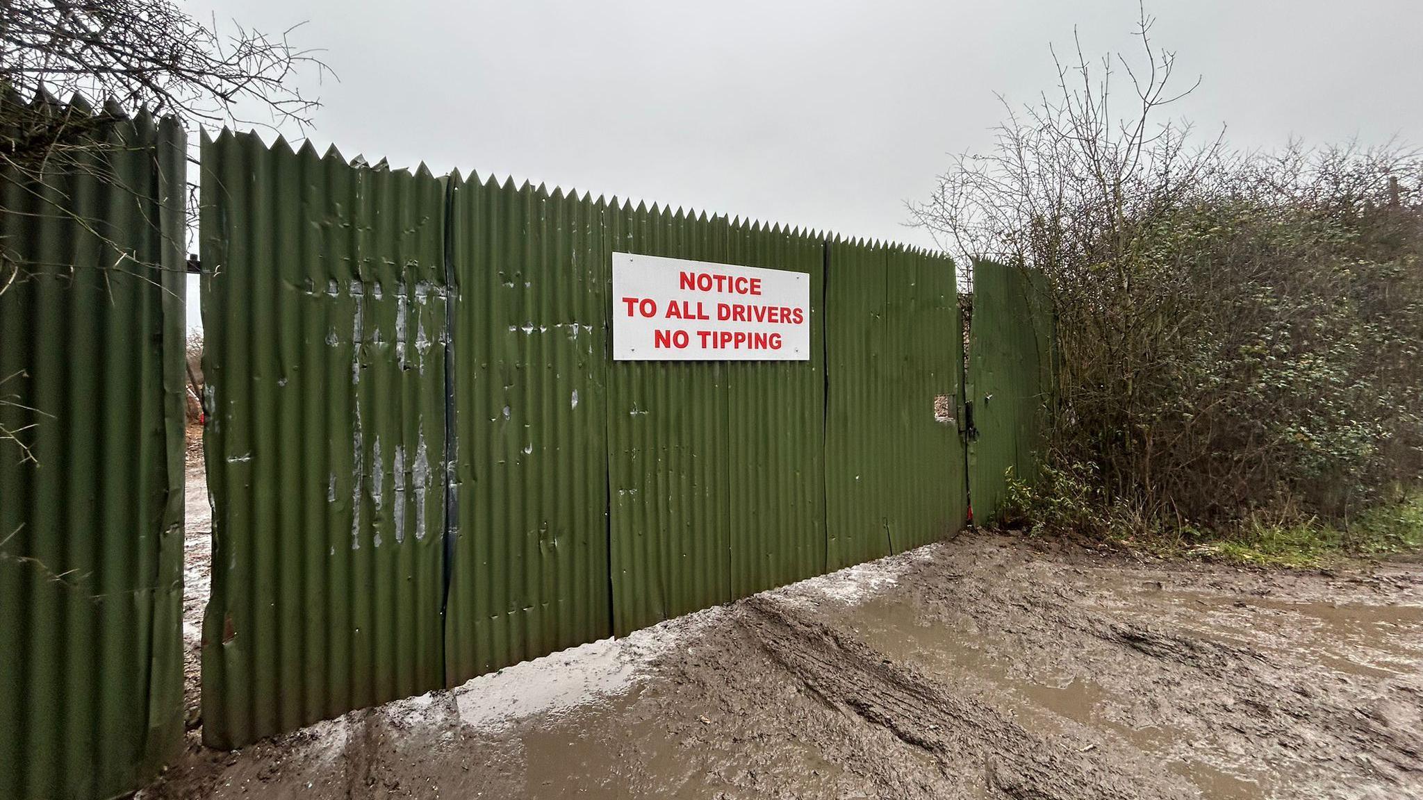Peopleton farmer vows to remove waste as EA investigates - BBC News