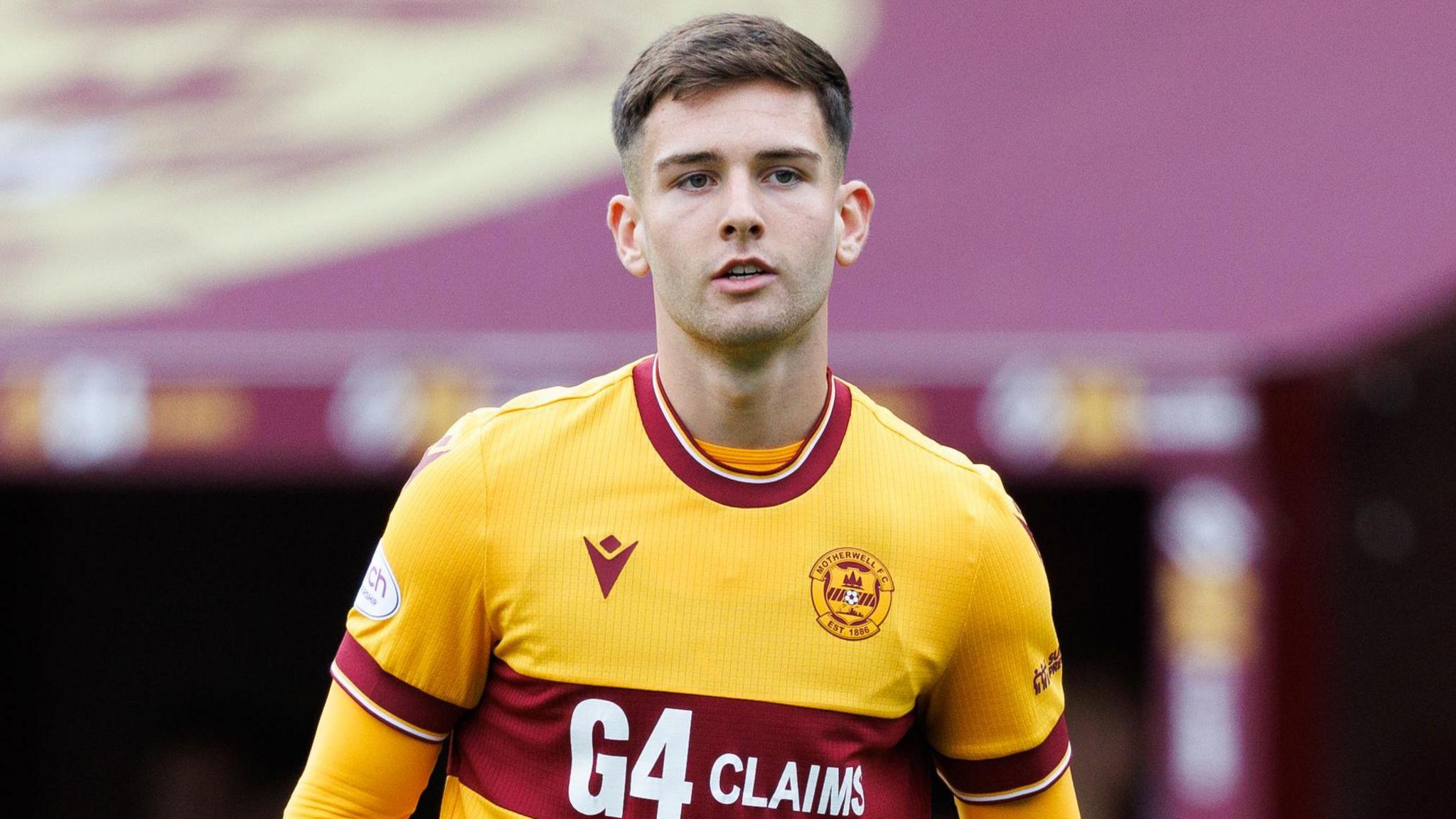 Ferrie joins Stenhousemuir on loan - BBC Sport