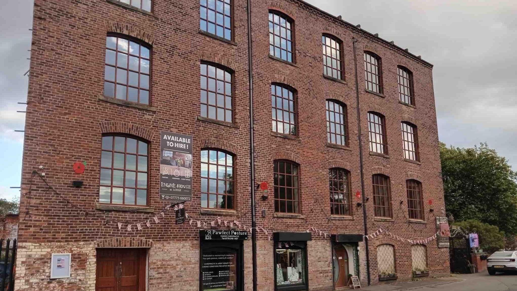 Middleton mill owners determined to save fire-damaged building - BBC News