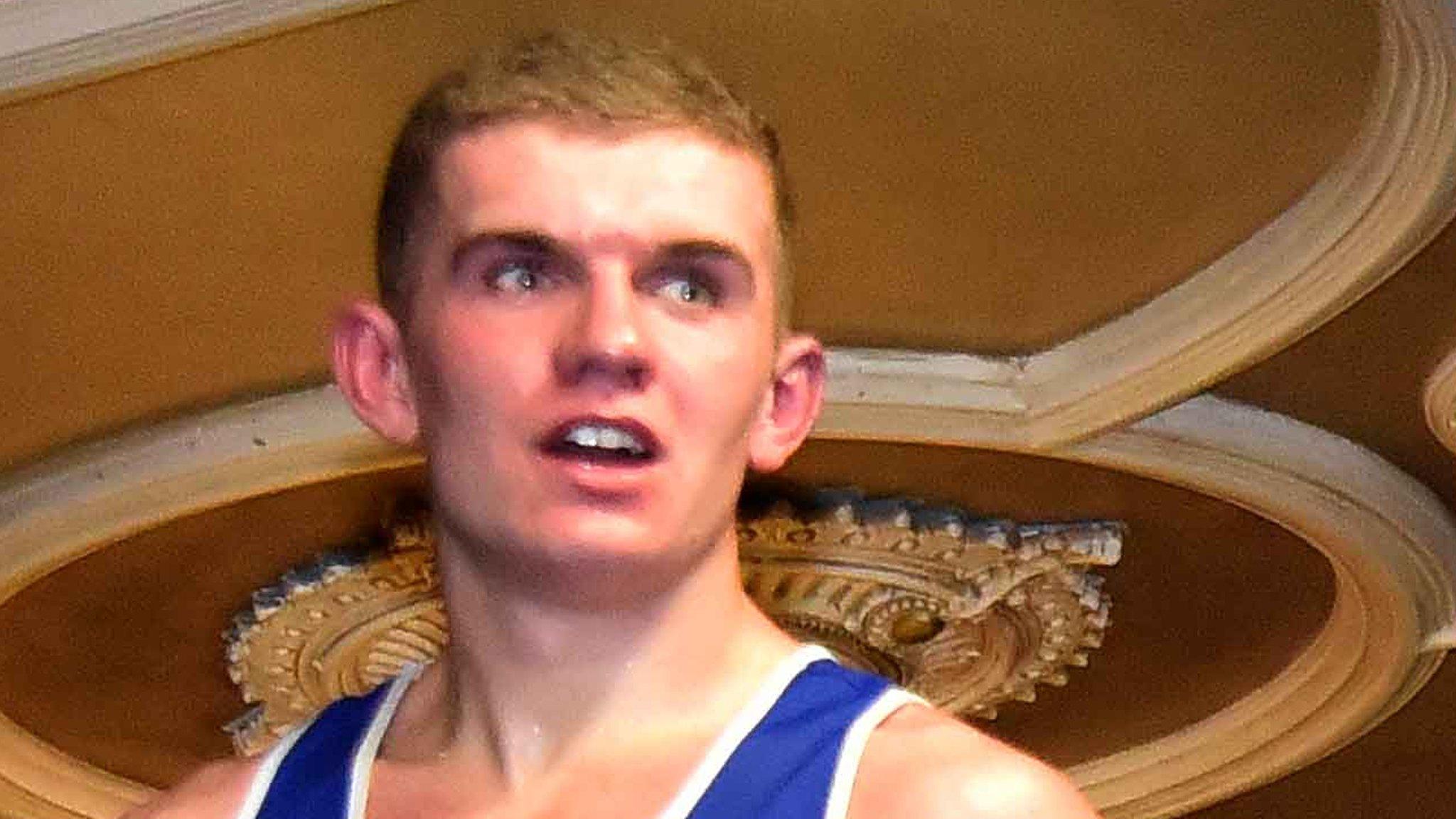 Conor Wallace: Northern Ireland boxer turns professional - BBC Sport