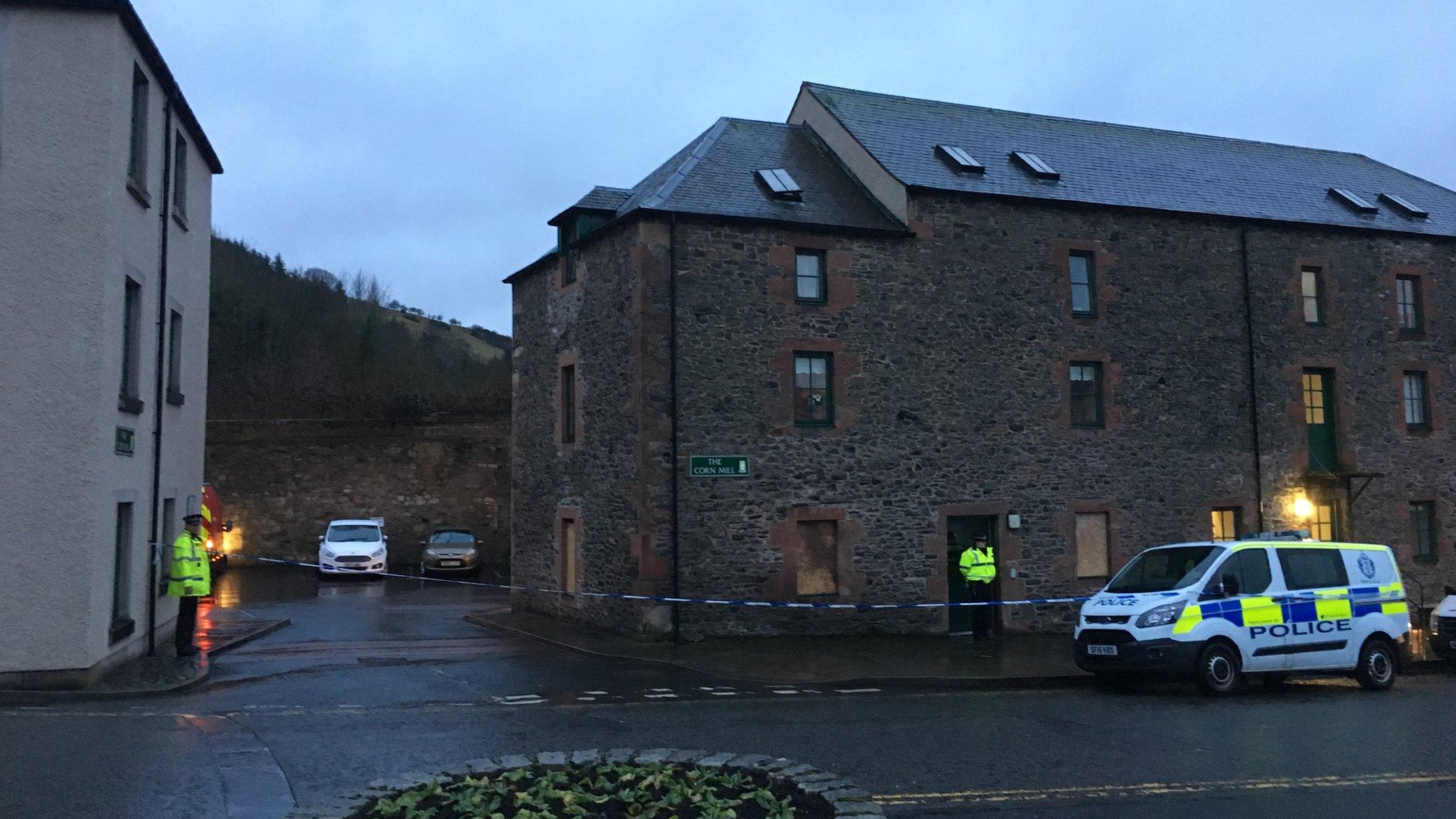 Hawick man's fire death 'unexplained' - BBC News