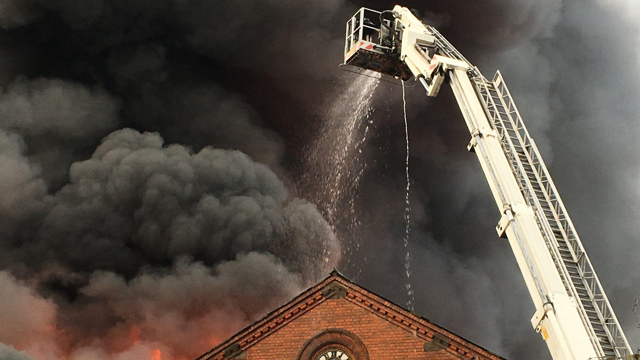 Demolition starts on fire-hit Leicester factory - BBC News