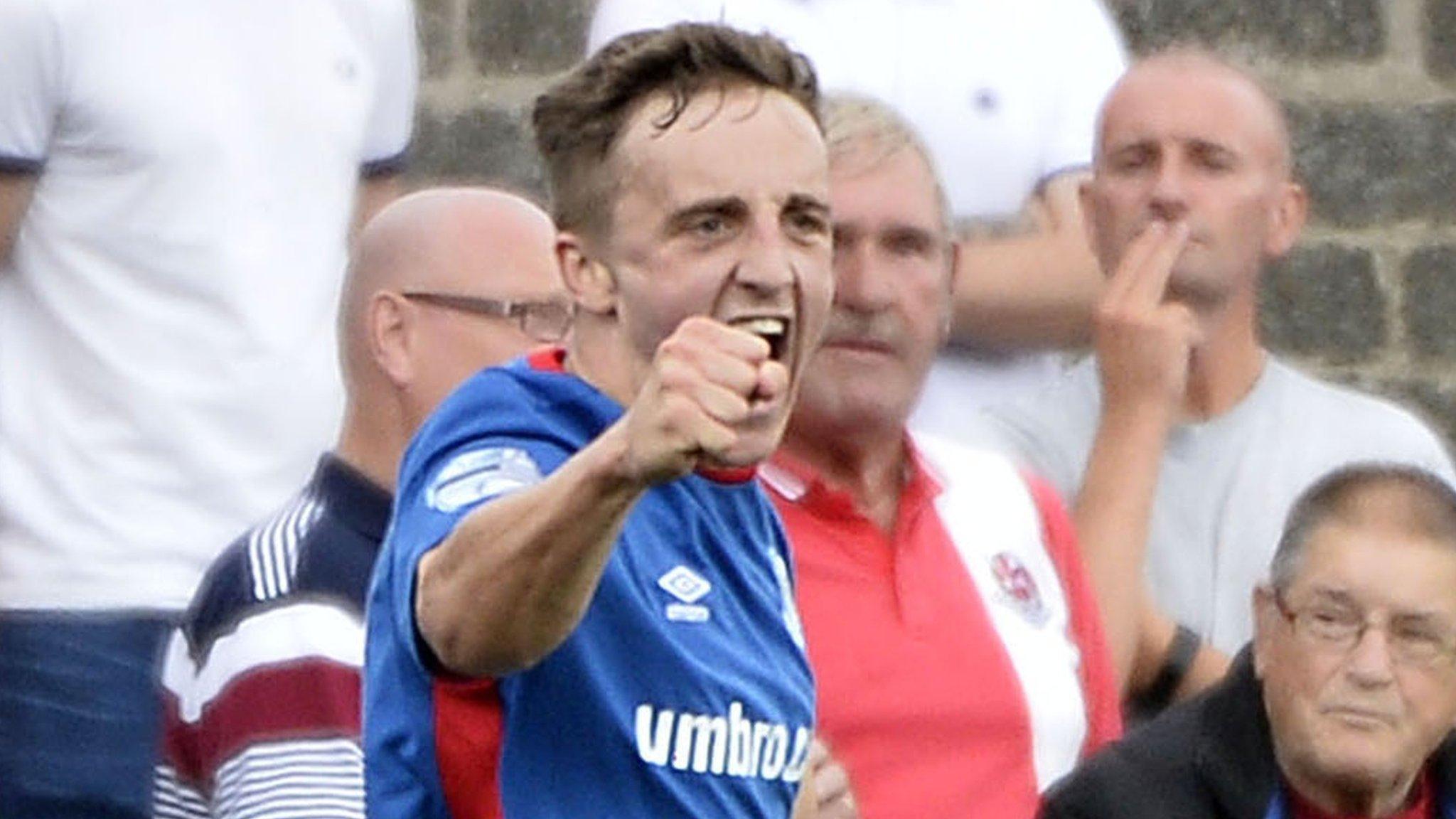Irish Premiership: Ten-man Linfield draw at Cliftonville - BBC Sport