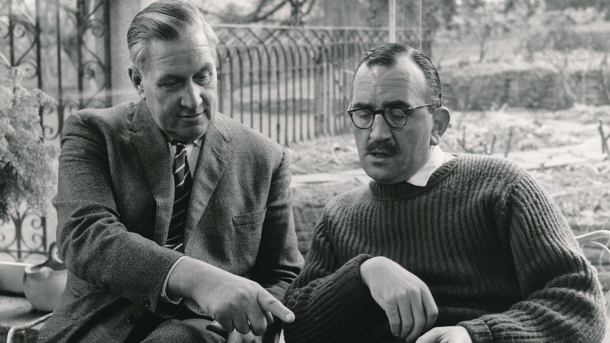 'Wal dafodiaith' mewn ysgol i ddathlu iaith Penfro - BBC Cymru Fyw