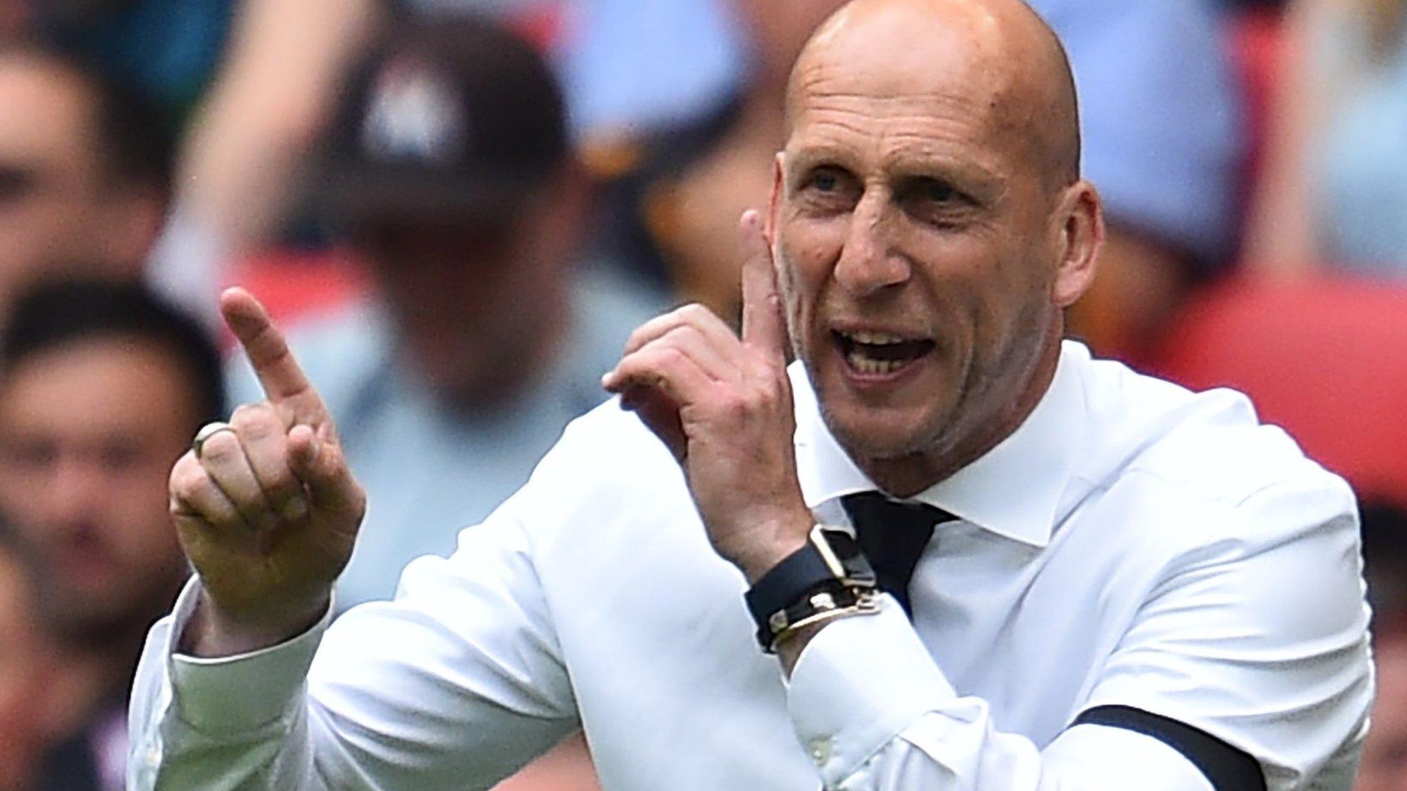 Liam Kelly: Reading midfielder signs new three-year contract - BBC Sport