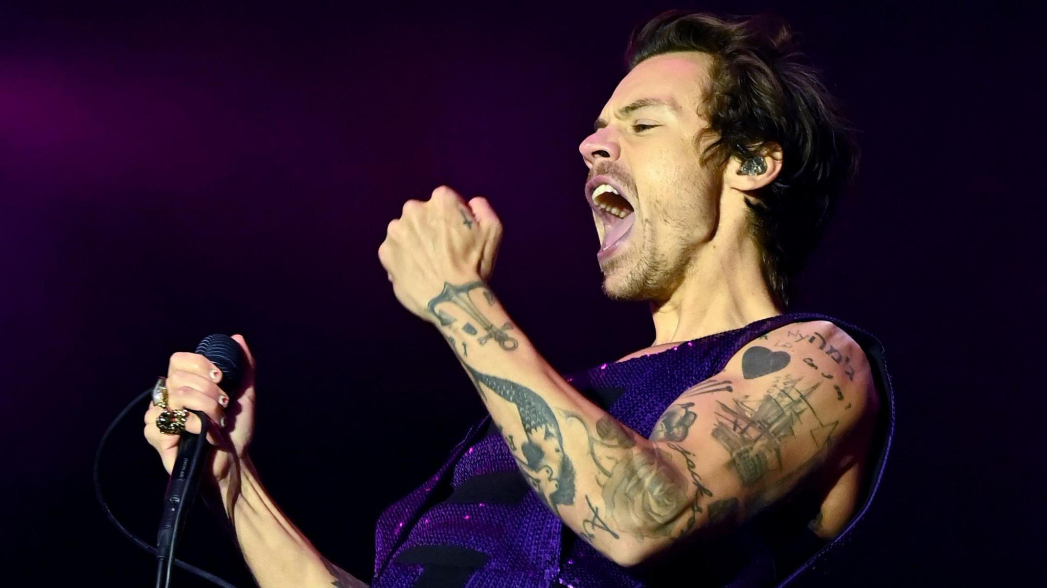 Harry Styles start time and setlist at Manchester Co-op Live - BBC News