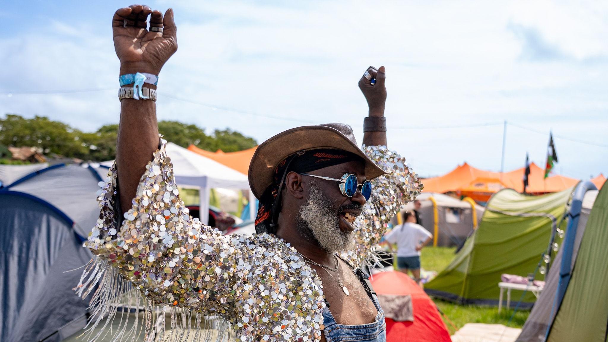 In pictures: Isle of Wight Festival 2026 gets under way - BBC News