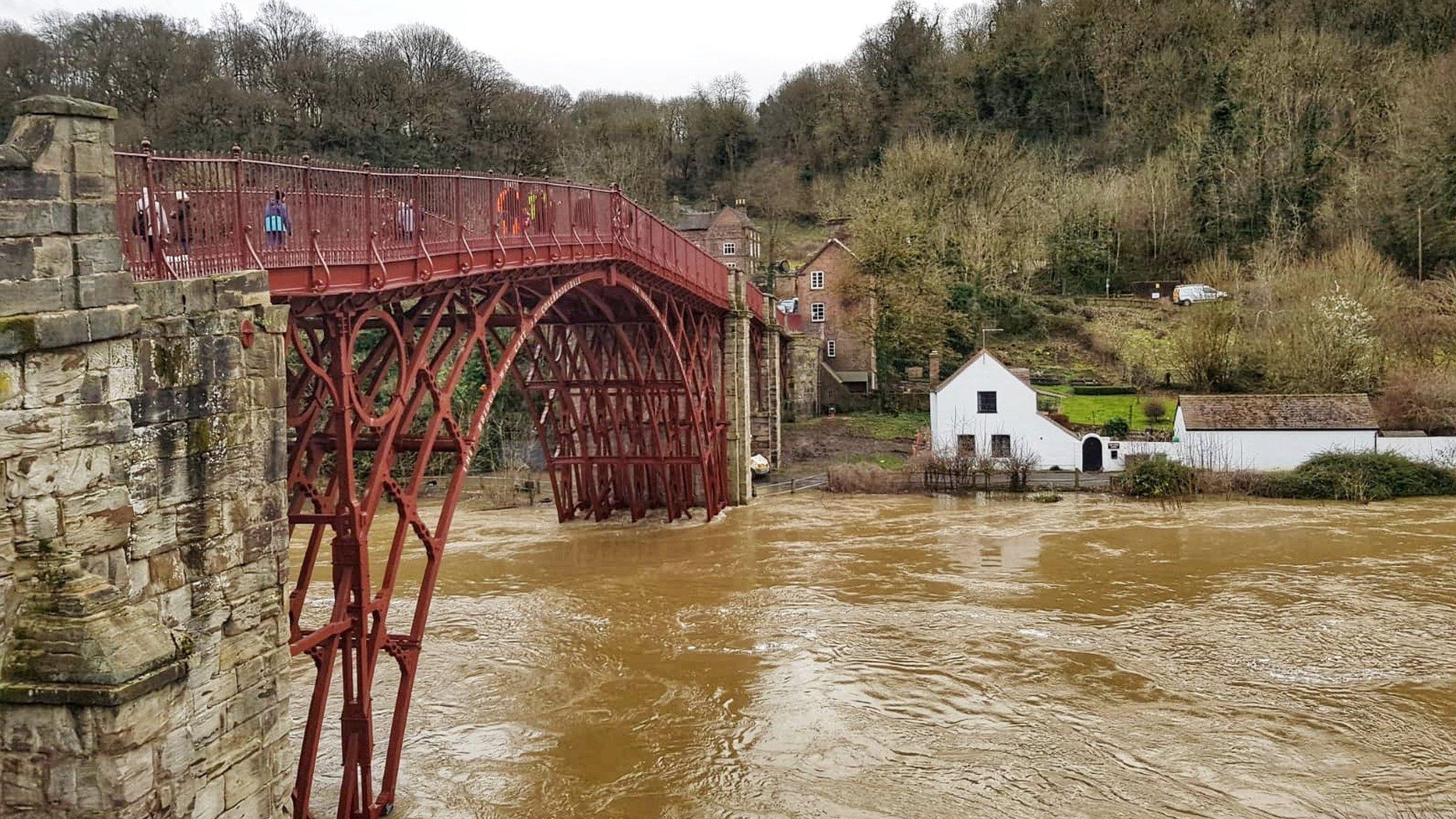 UK floods: The awful things waters wash into your home - BBC News