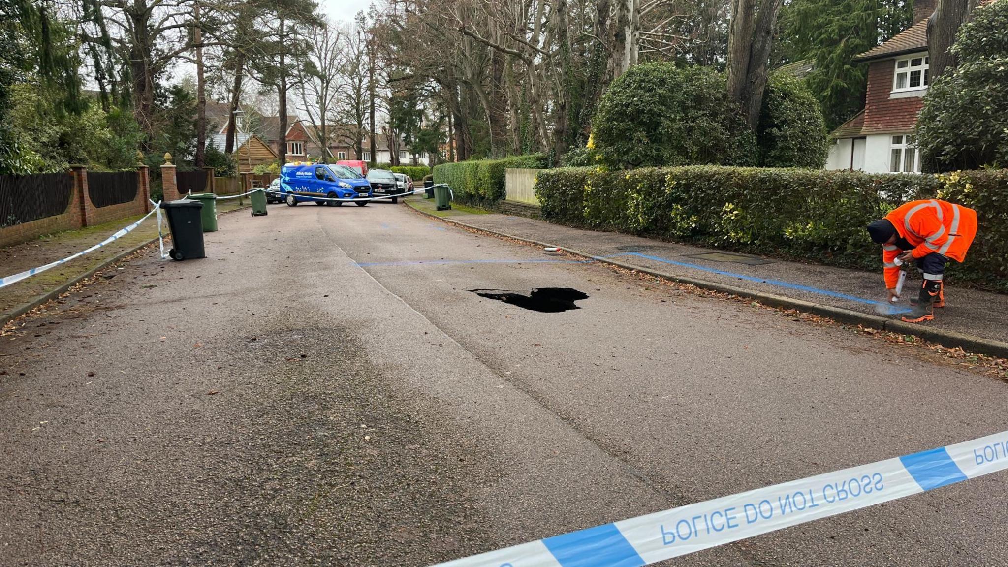 Water-filled sinkhole appears on residential road in Harpenden - BBC News
