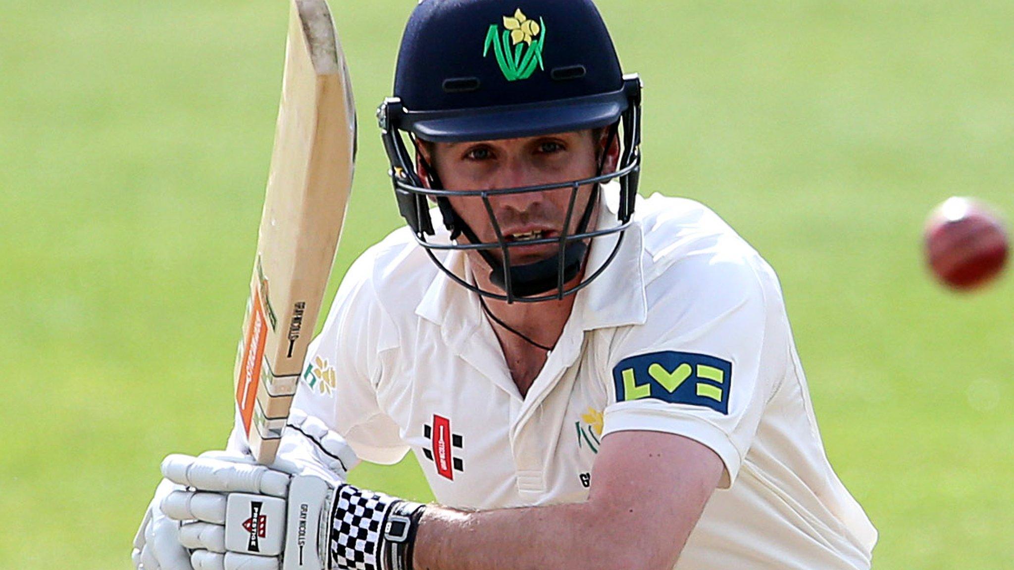 Glamorgan: Bowler Ruaidhri Smith signs contract until 2019 - BBC Sport