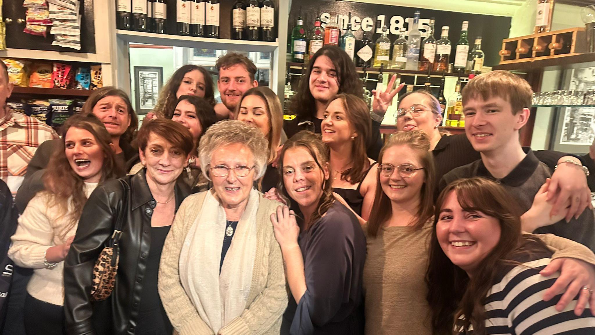 Hale and Bowdon window cleaner hangs up squeegee after 66 years - BBC News