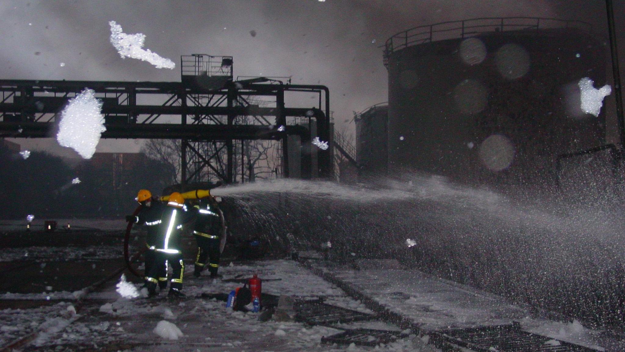 Photos from inside Buncefield explosion captured by firefighter - BBC News