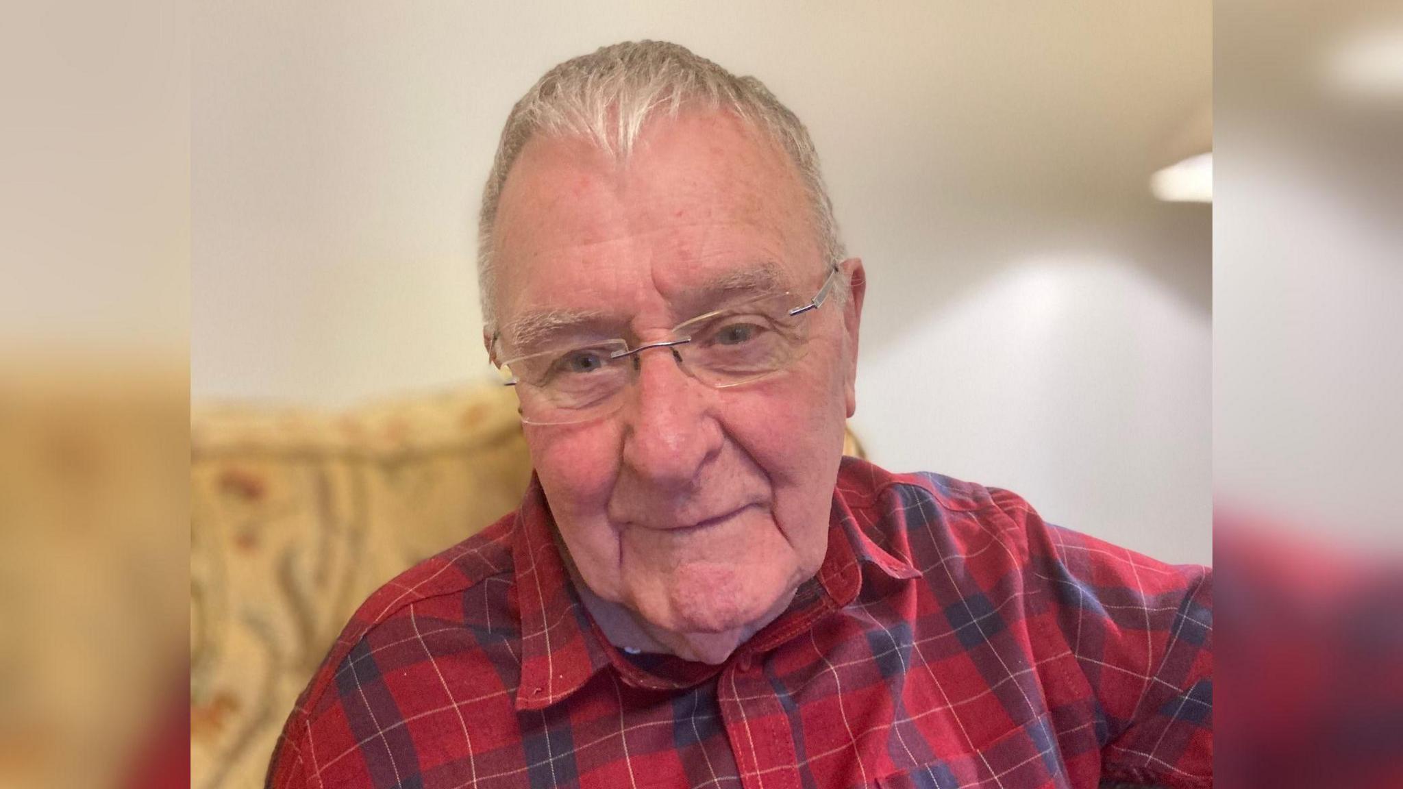 Ken Goodall: Rugby star's family appeal for return of stolen caps - BBC ...