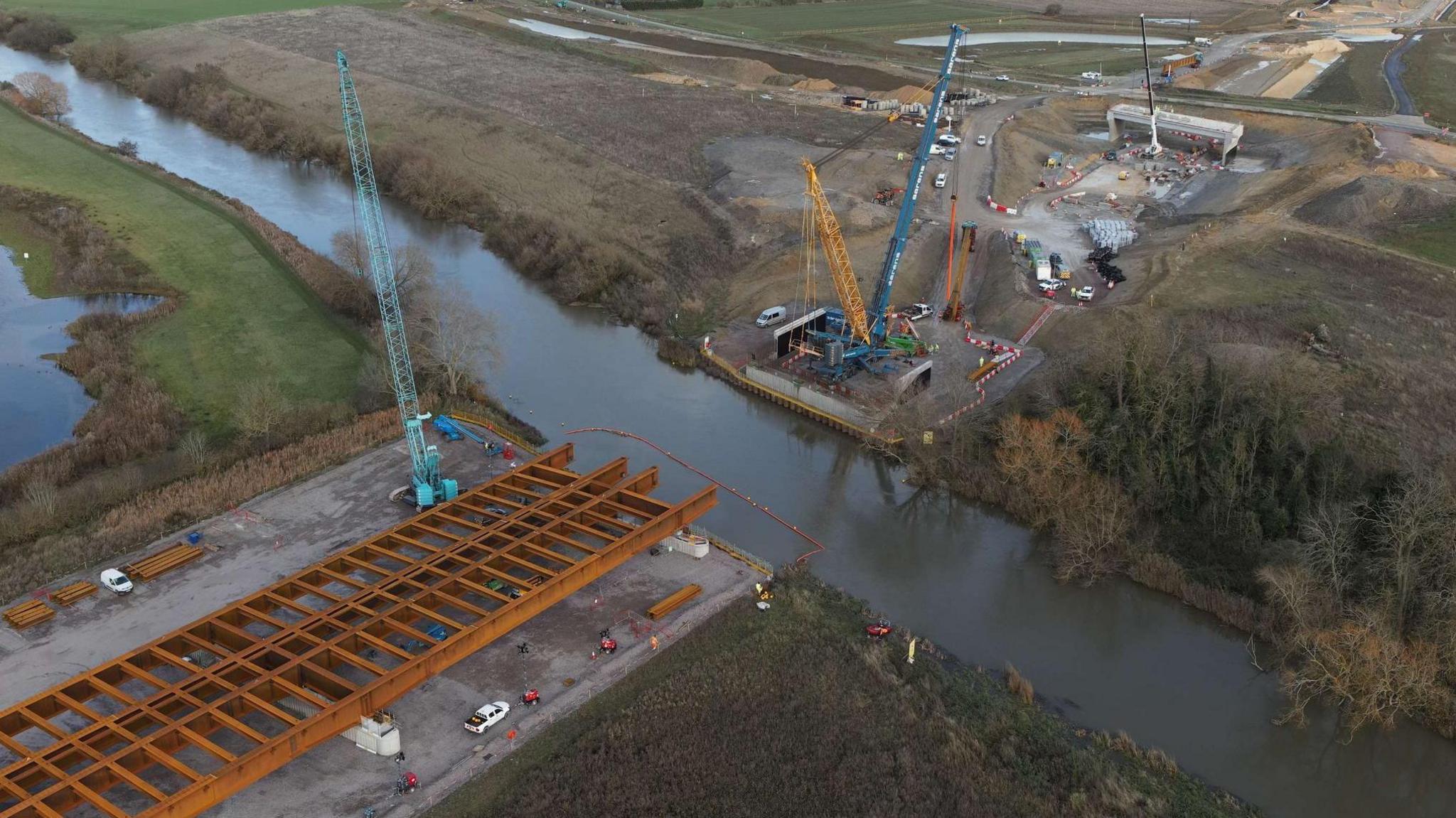 Beams installed on new viaduct for new £1bn road to cross river - BBC News