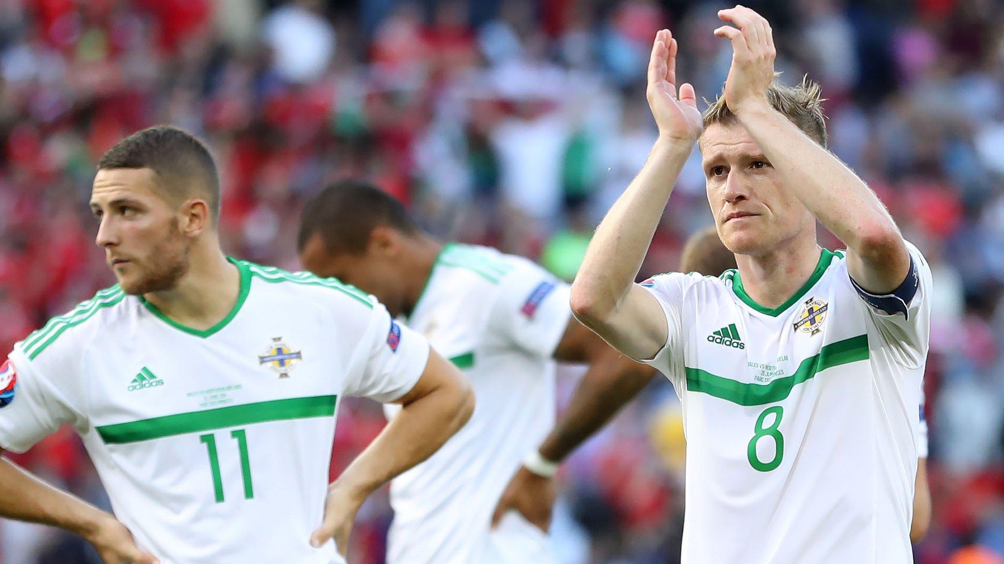 Euro 2016: Northern Ireland's football team come home to heroes ...