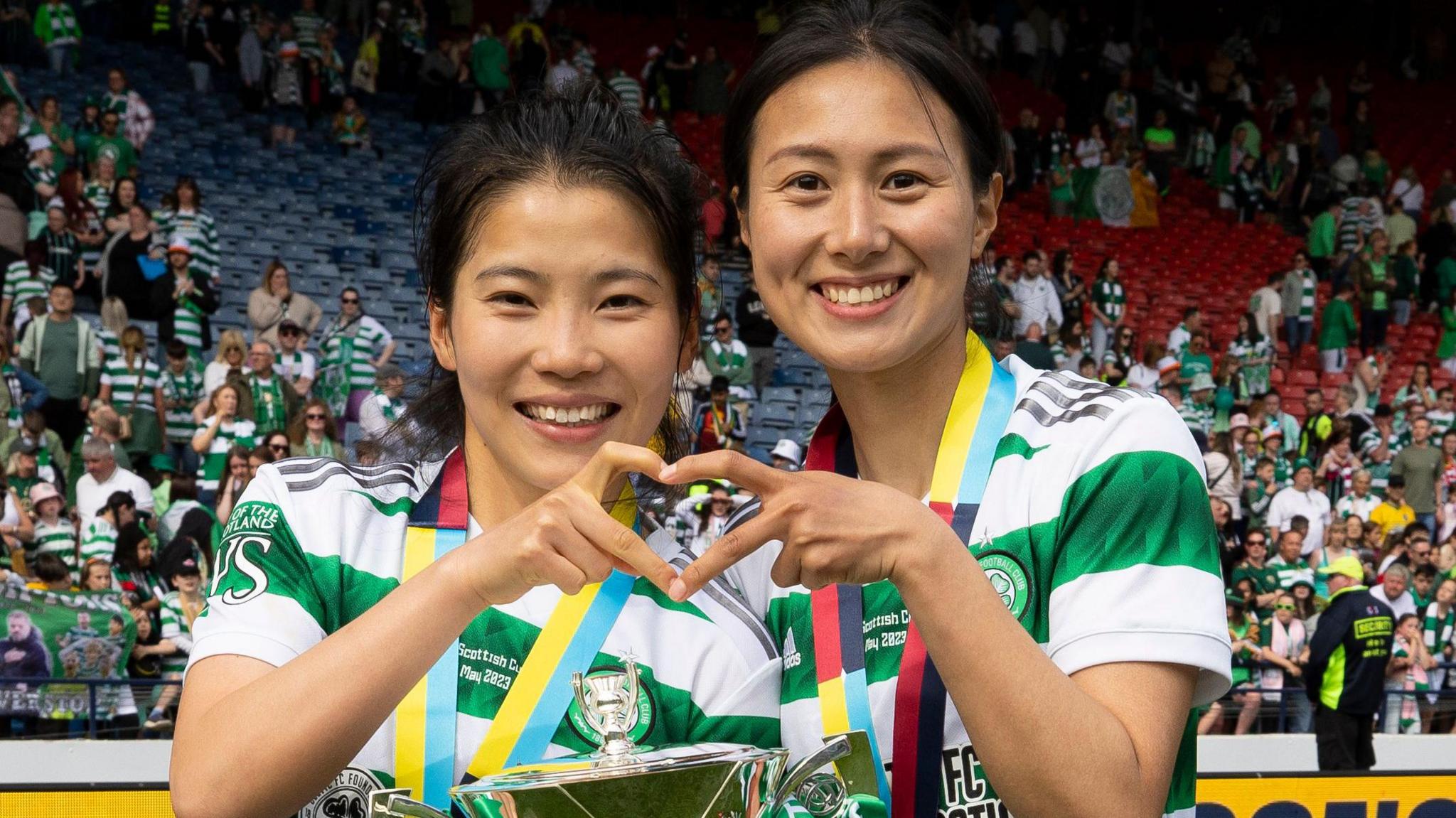 Shen Menglu and Shen Mengyu leave Celtic - BBC Sport