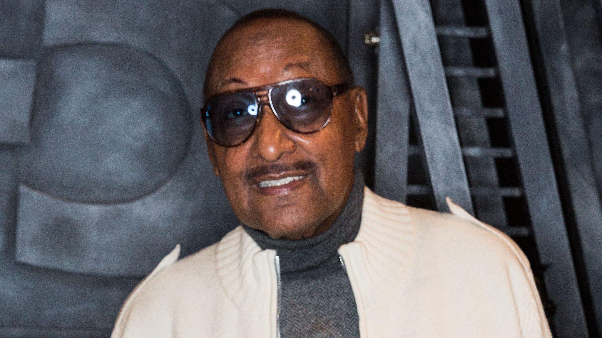 Abdul 'Duke' Fakir: Last surviving member of The Four Tops dies - BBC News