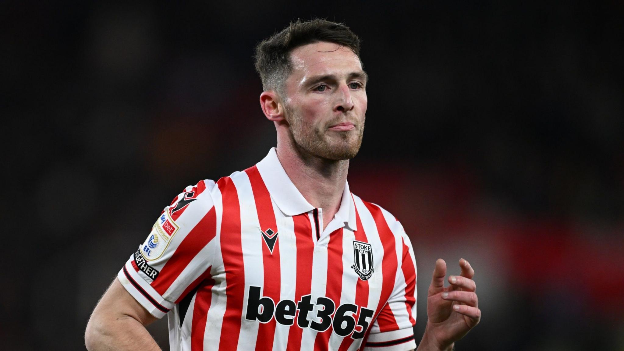 Stoke City: Mike Pejic on Jordan Thompson playing left-back - BBC Sport