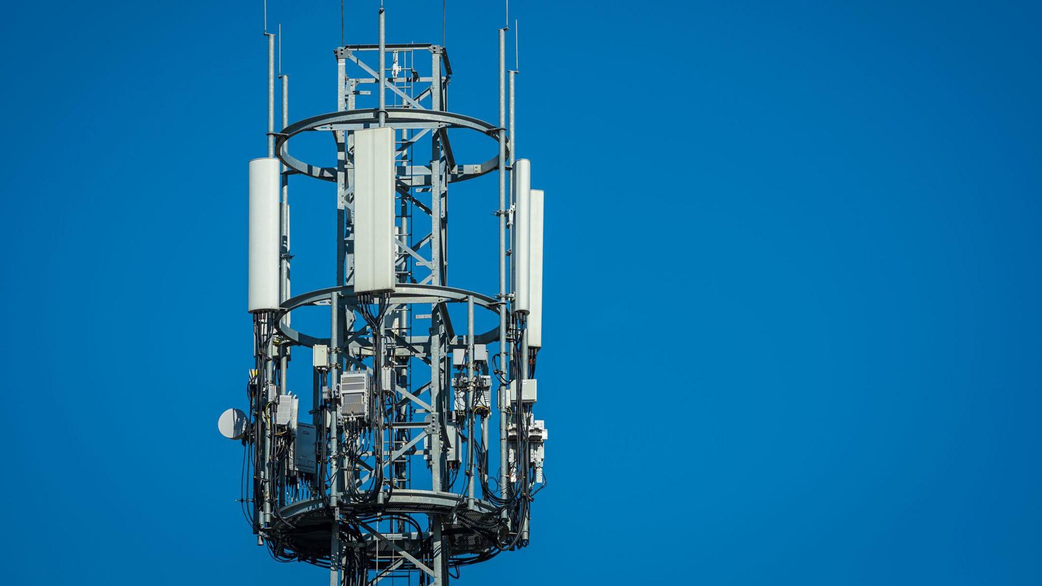 Ottershaw man denies arson attack on 5G mast - BBC News
