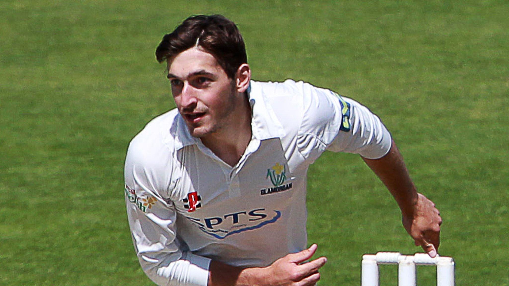 Glamorgan cricket: Mark Wallace signs contract extension - BBC Sport