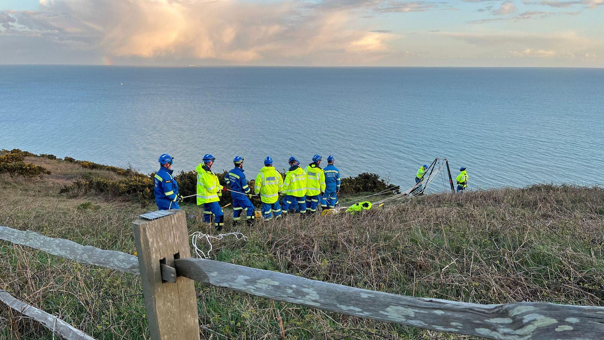 Easter visitors in East Sussex warned of unstable chalk cliffs - BBC News