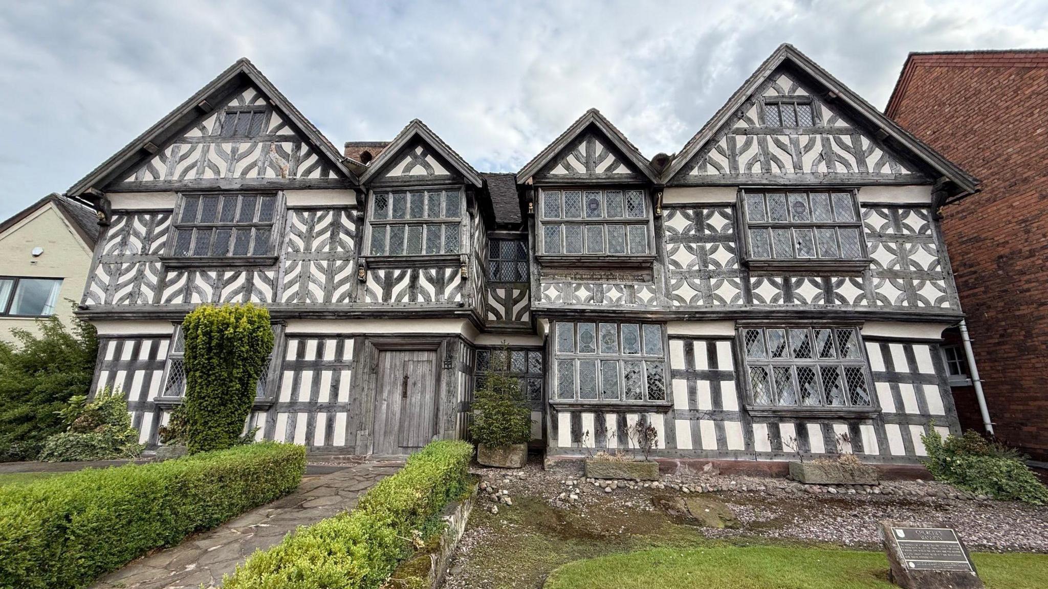 Family home plans for 16th Century Nantwich building - BBC News