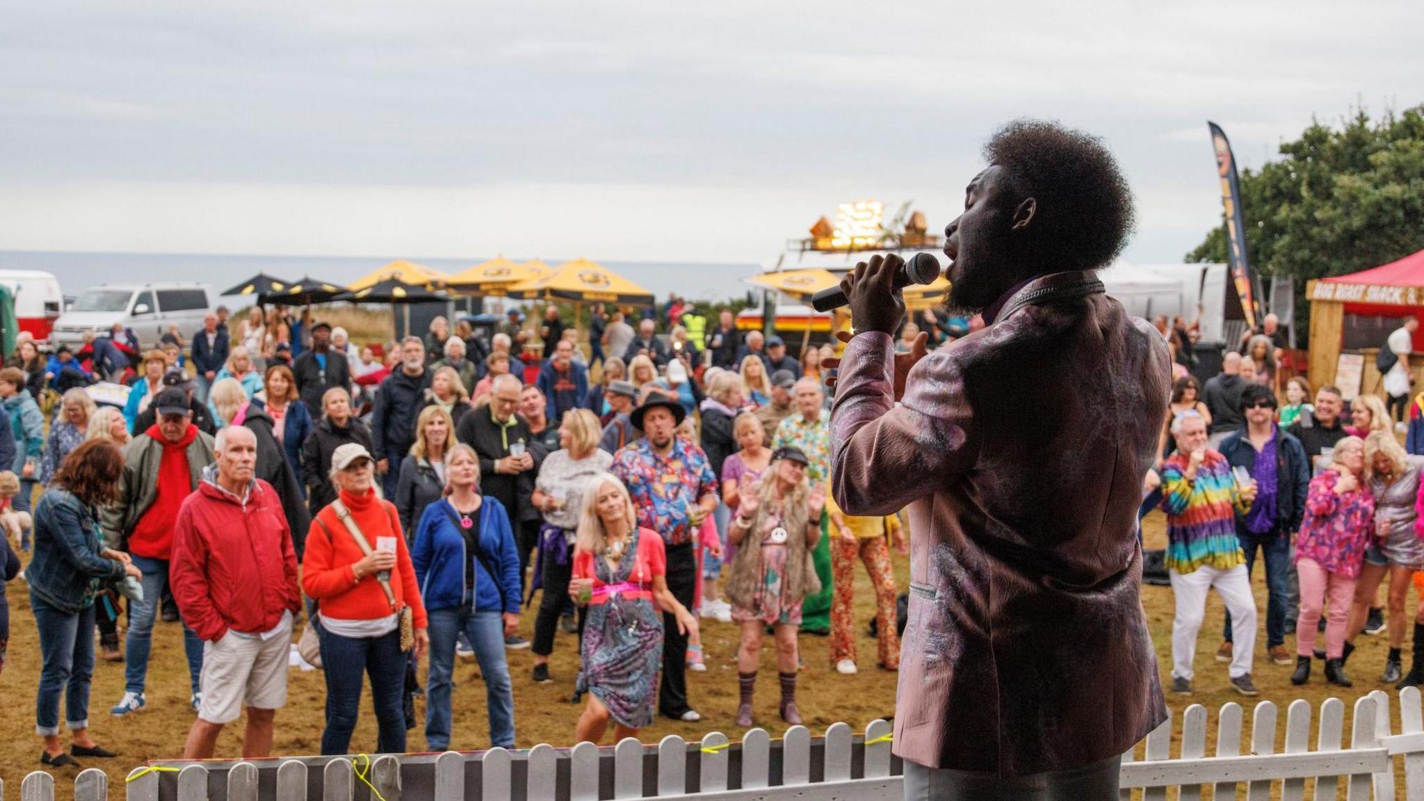 Cliff Top Festival gets licensing go-ahead for two-day event - BBC News