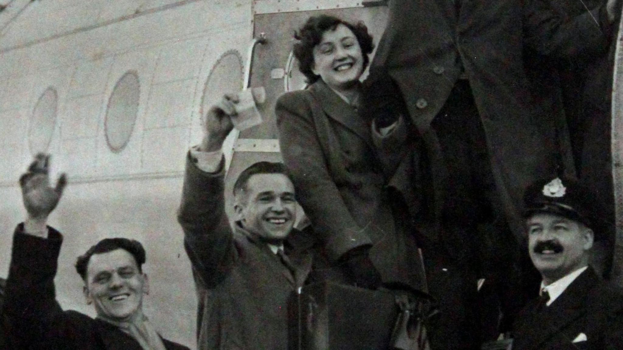 Llandŵ: Cofio trychineb awyr a laddodd 80 yn 1950 - BBC Cymru Fyw