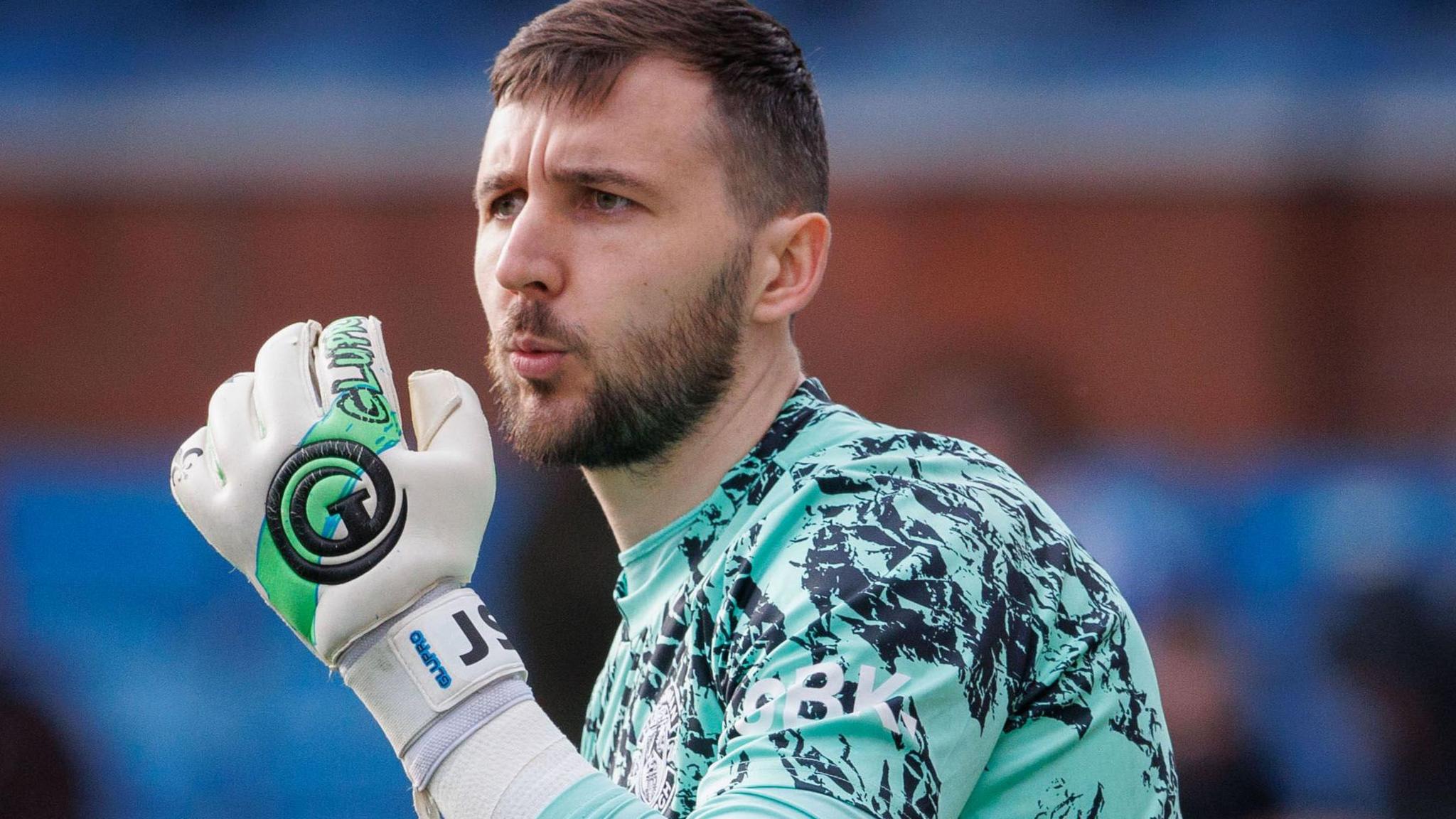 Hibs news: Fan views on Jordan Smith & goalkeeping situation - BBC Sport