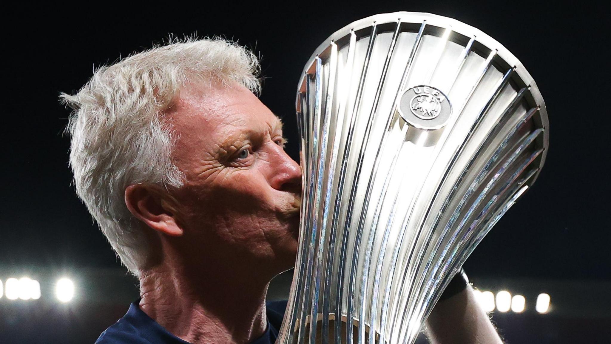 Celtic-linked Moyes to stay at West Ham - BBC Sport