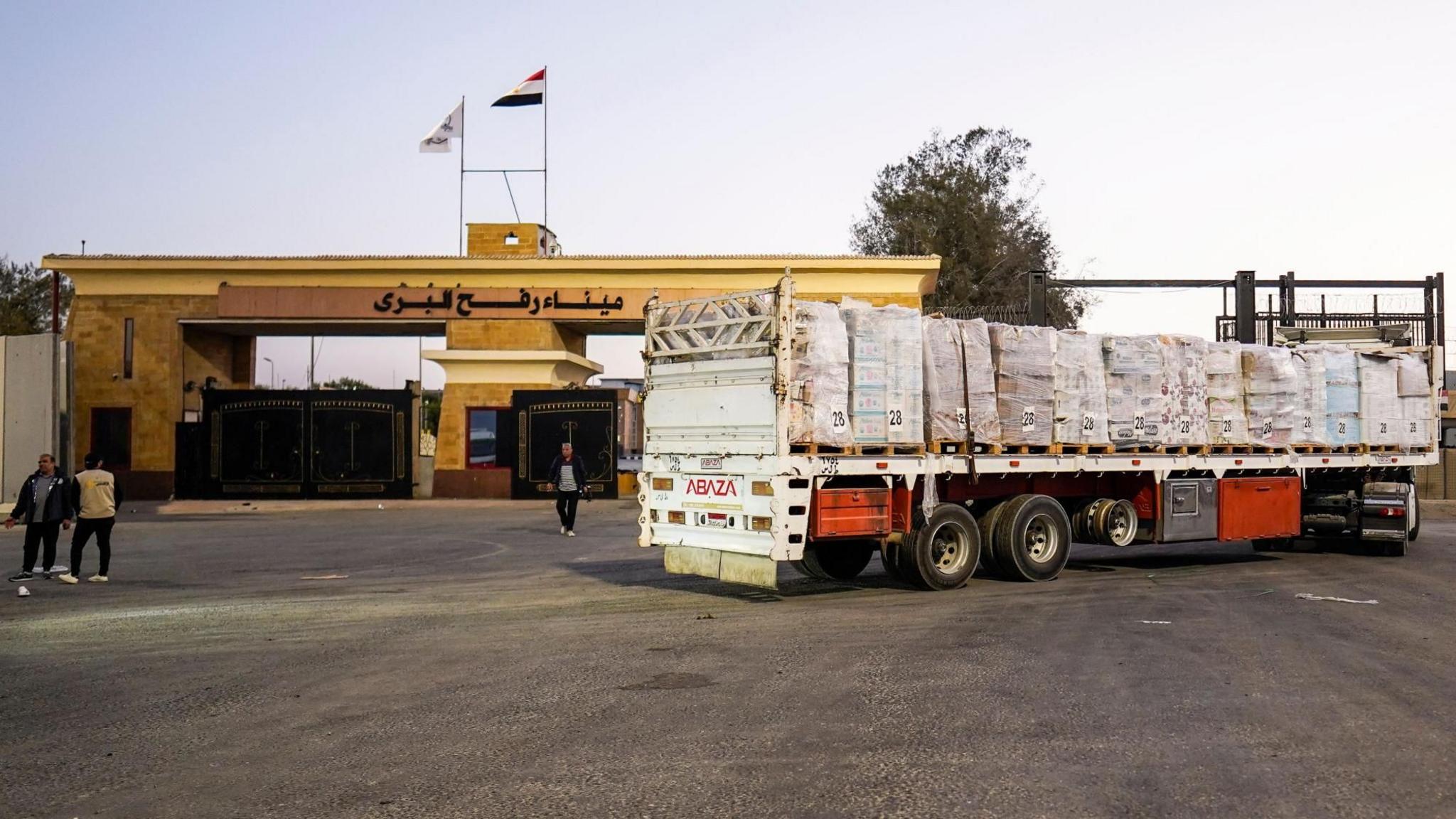 Gaza: Israel reopens key Rafah border crossing with Egypt - BBC News