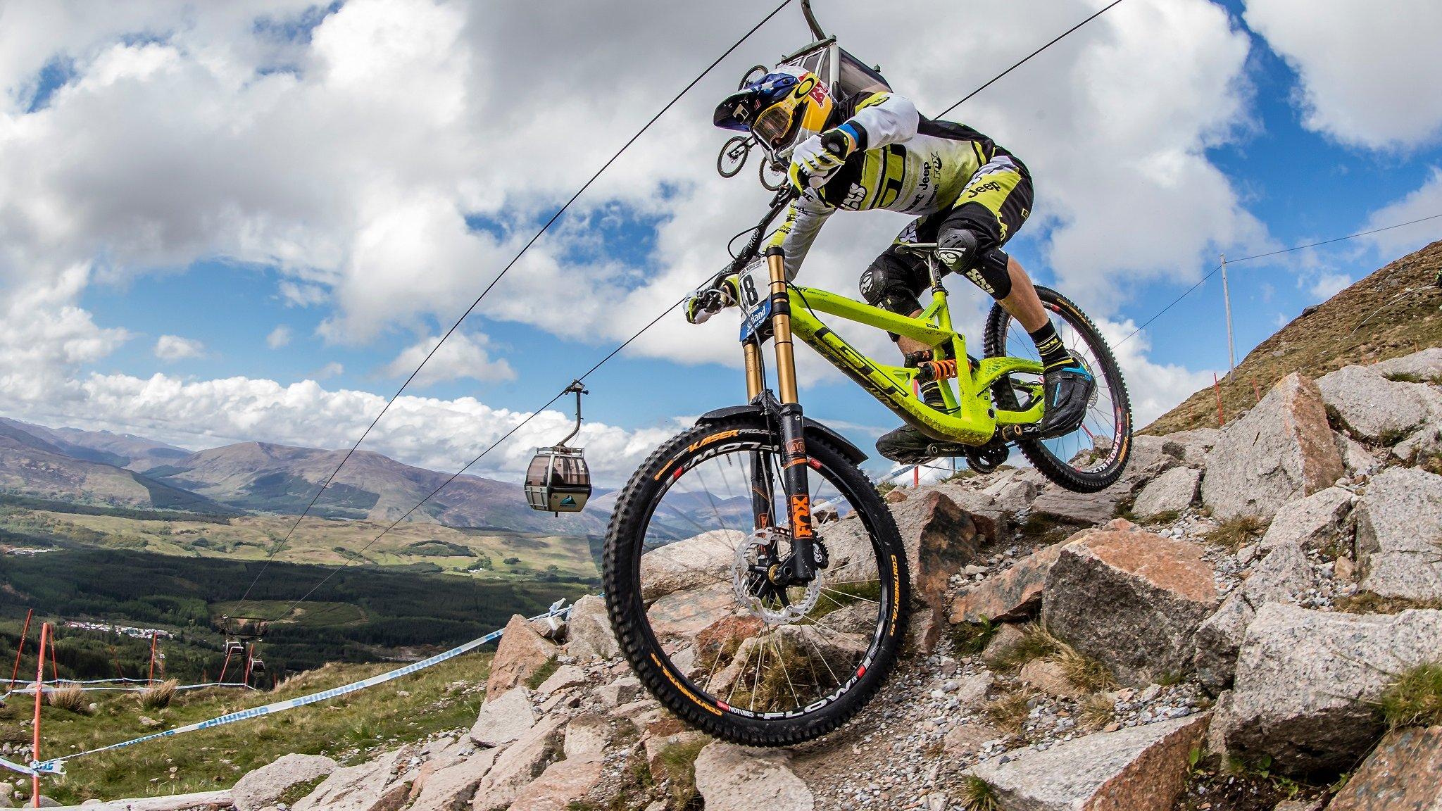 Mountain Bike World Cup riders take on Nevis Range - BBC News