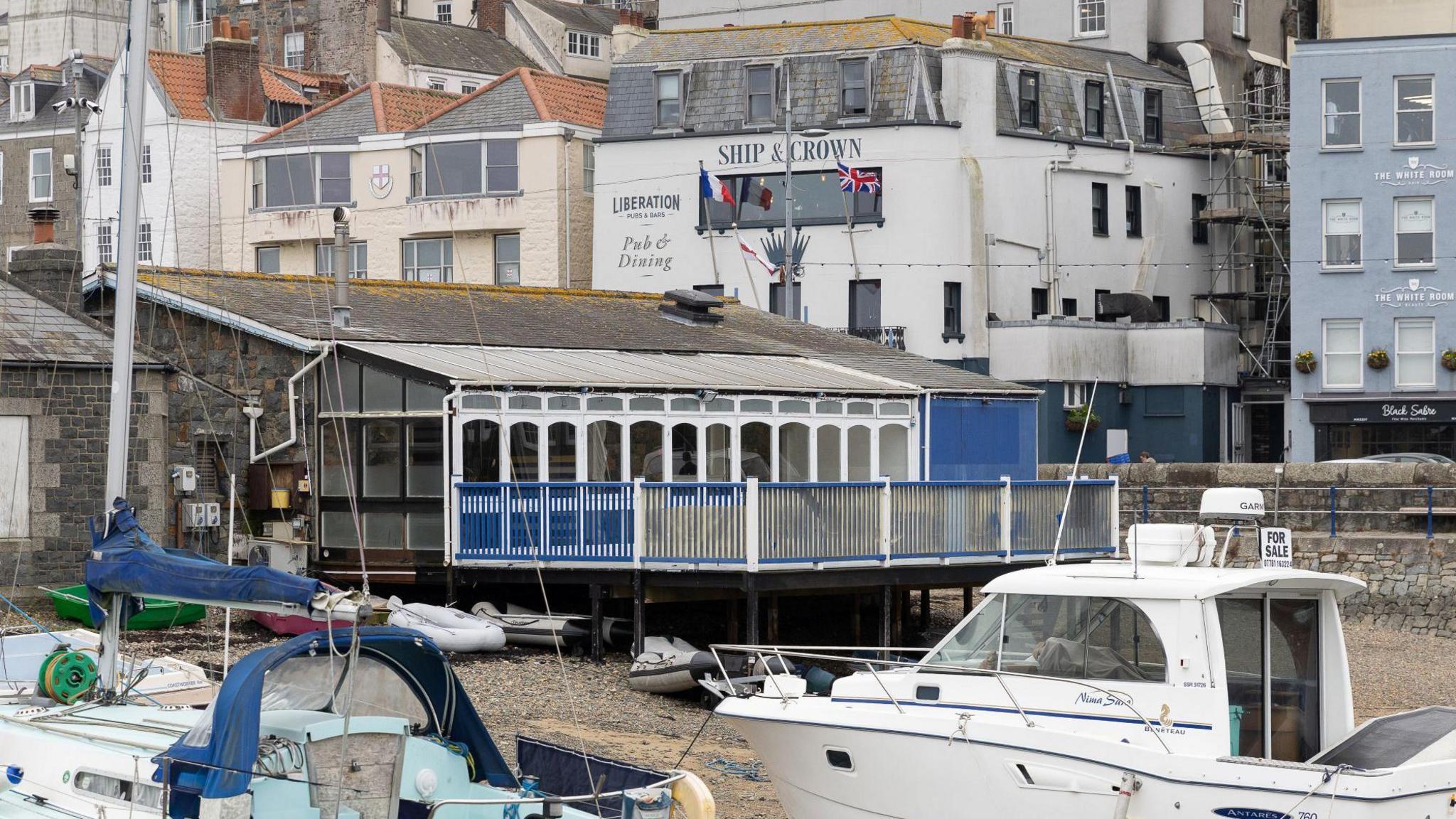 Search for firms to redevelop 'landmark' Guernsey sites - BBC News