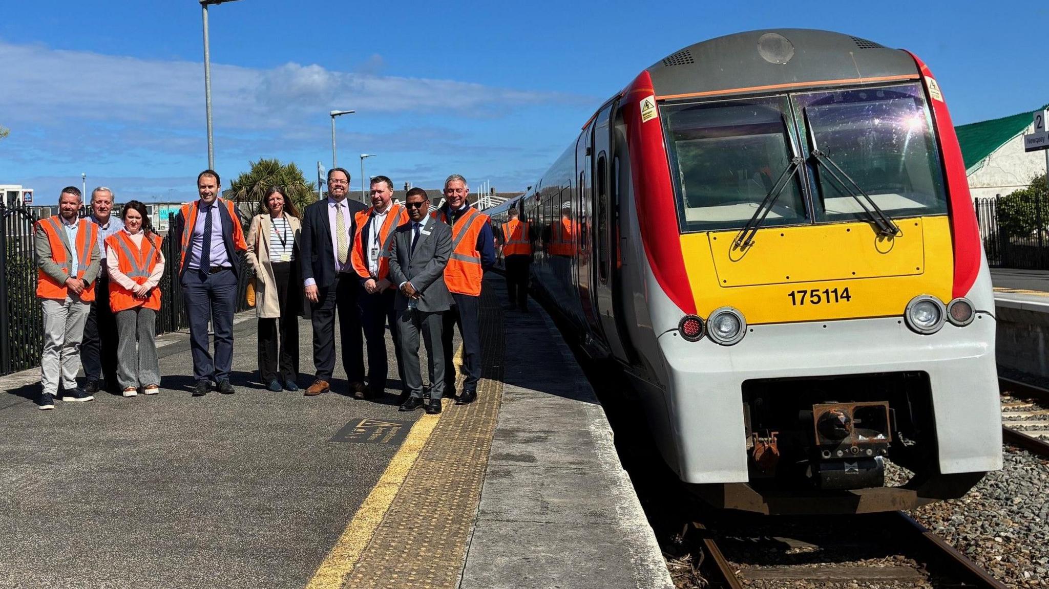 Mid Cornwall Metro rail project 'best service since steam days' - BBC News