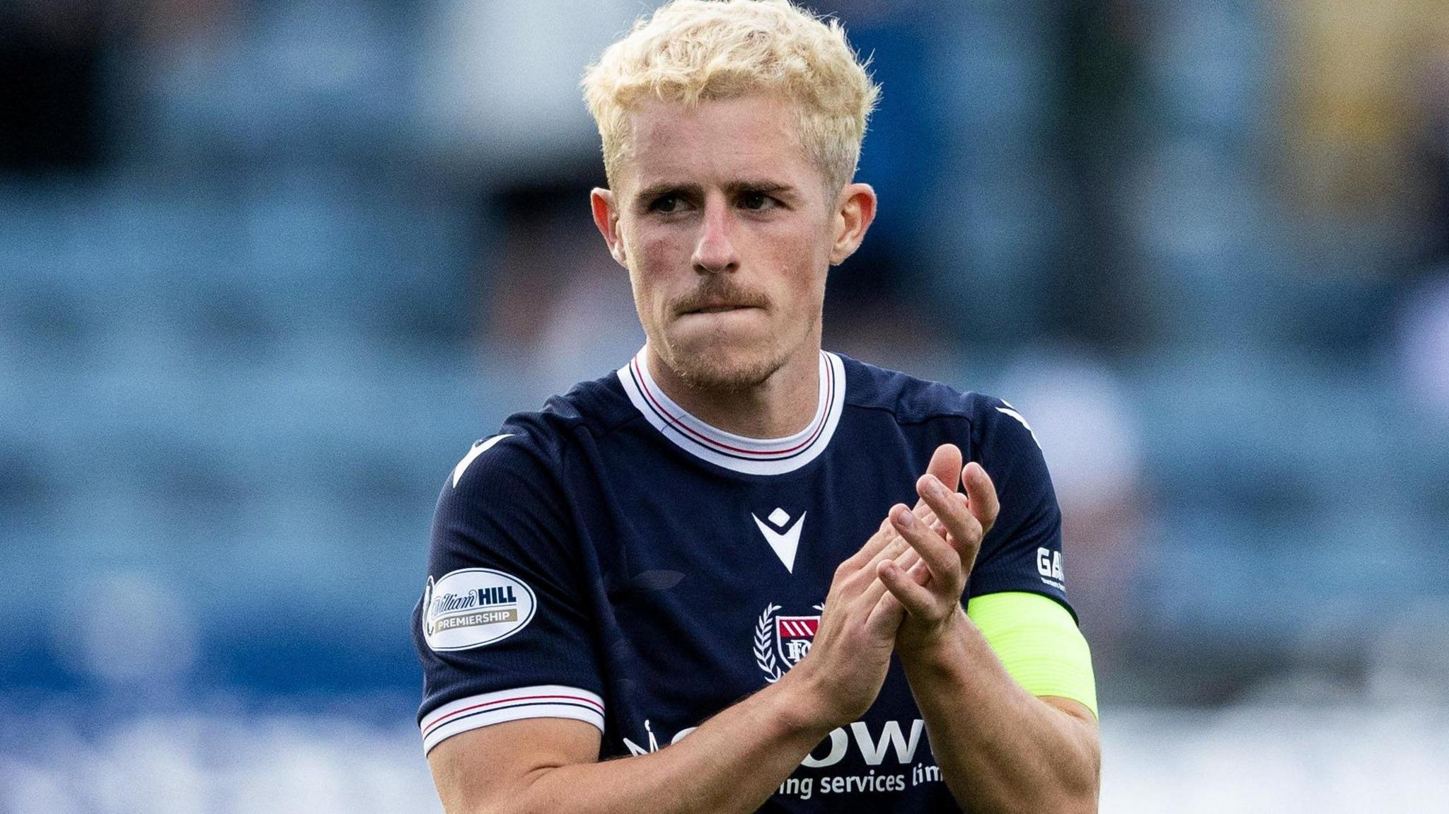 Hibs back in for Dundee midfielder McCowan - BBC Sport