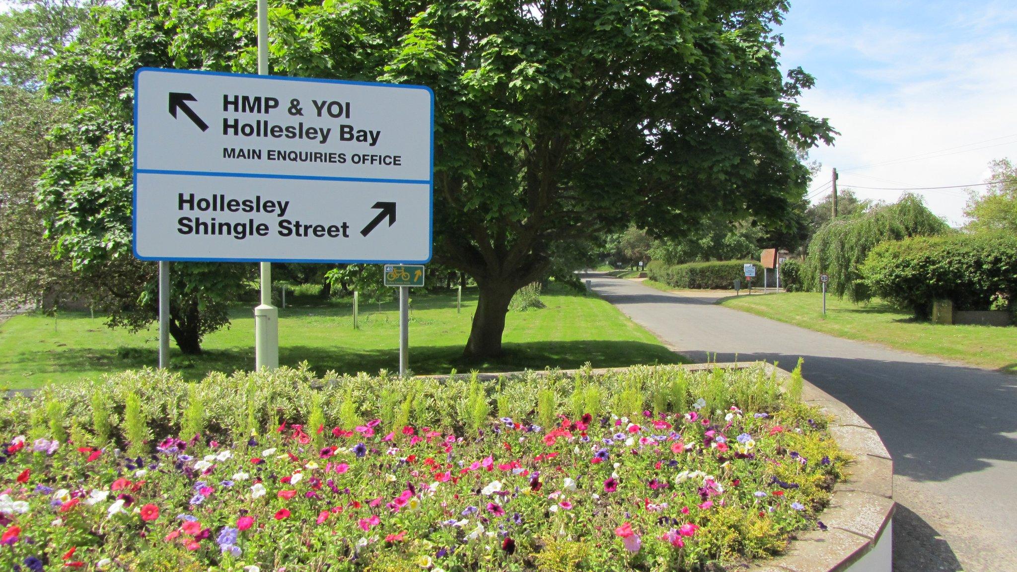 Hollesley Bay 'bush-hiding' prisoner jailed - BBC News