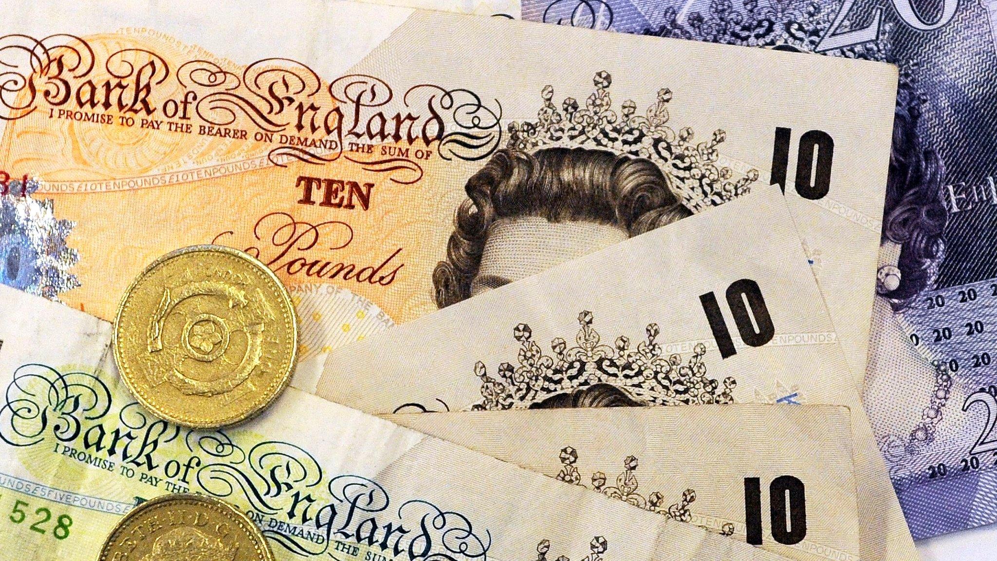 Lib Dem efforts to block AMs' £10,000 pay rise fail - BBC News