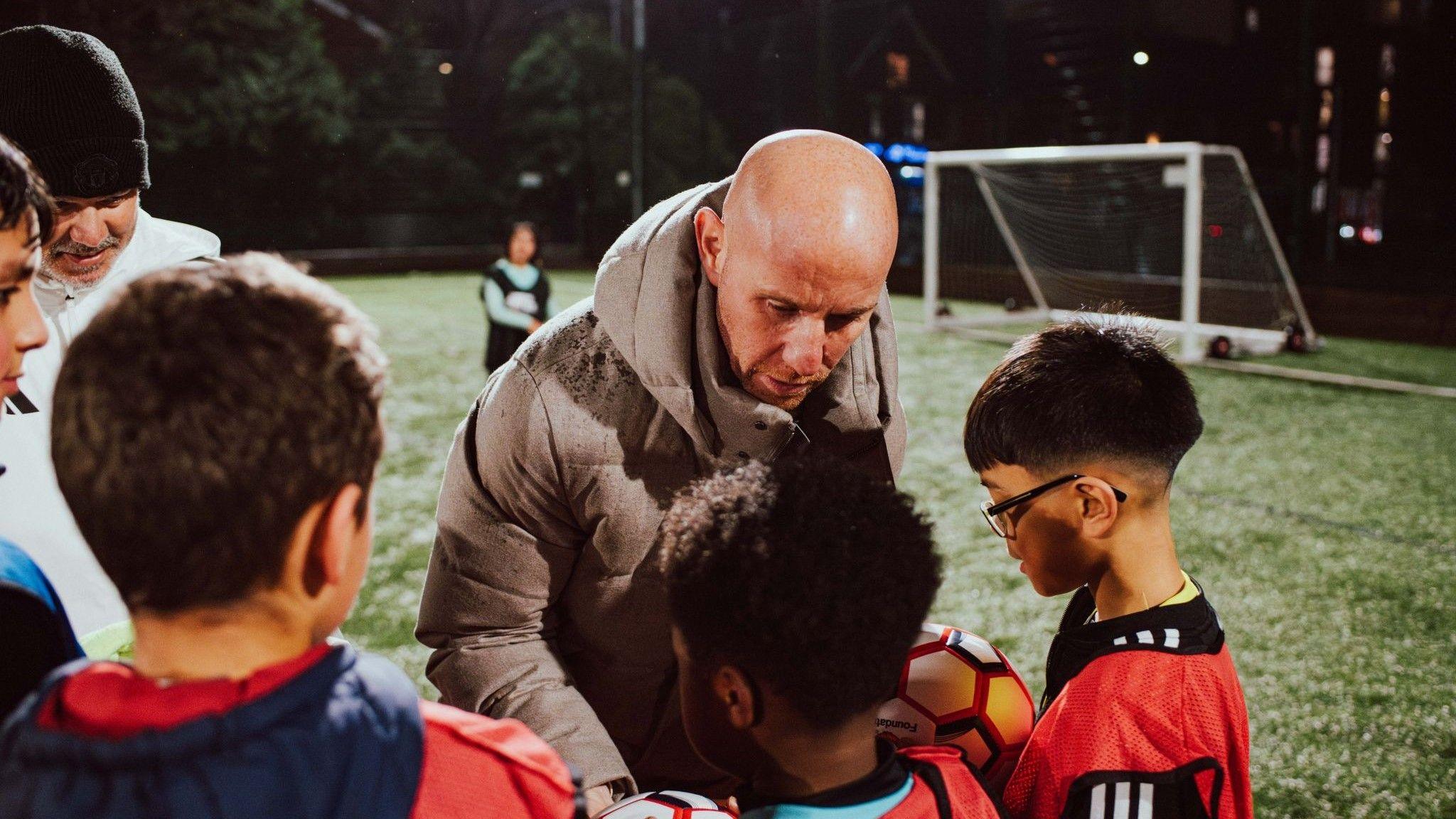 Nicky Butt helps out at local Man Utd youth initiative - BBC Sport